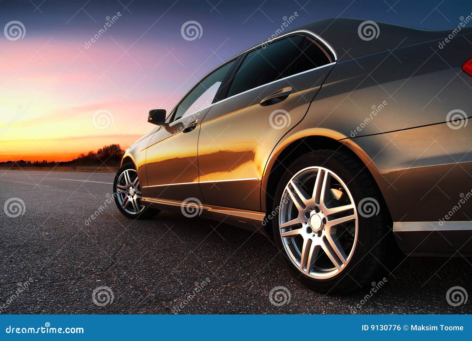 Hinter-Seite Ansicht Des Autos Stockfoto - Bild von blau, sportlich ...
