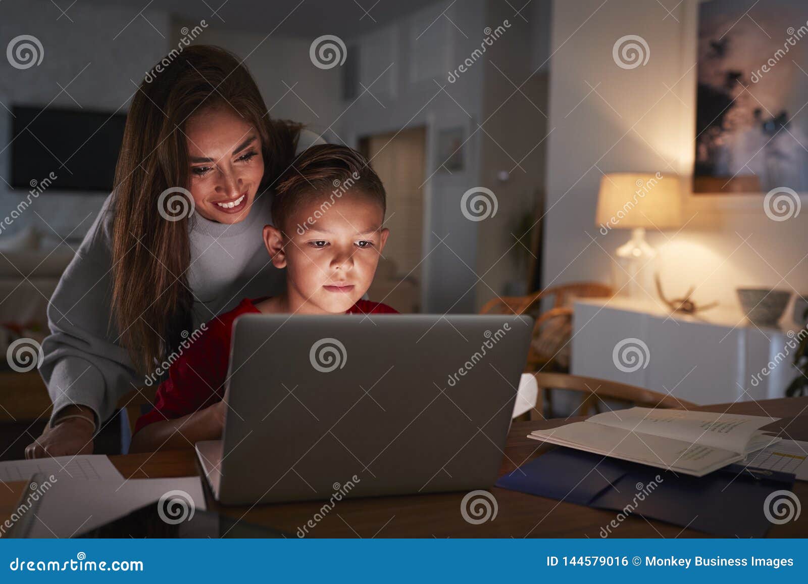 521 Kid Looking Over Table Stock Photos - Free & Royalty-Free Stock ...