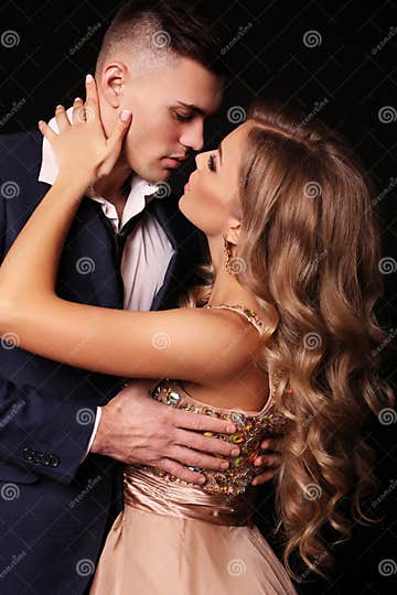 Histoire Damour Beaux Couples Sexy Femme Blonde Magnifique Et Homme