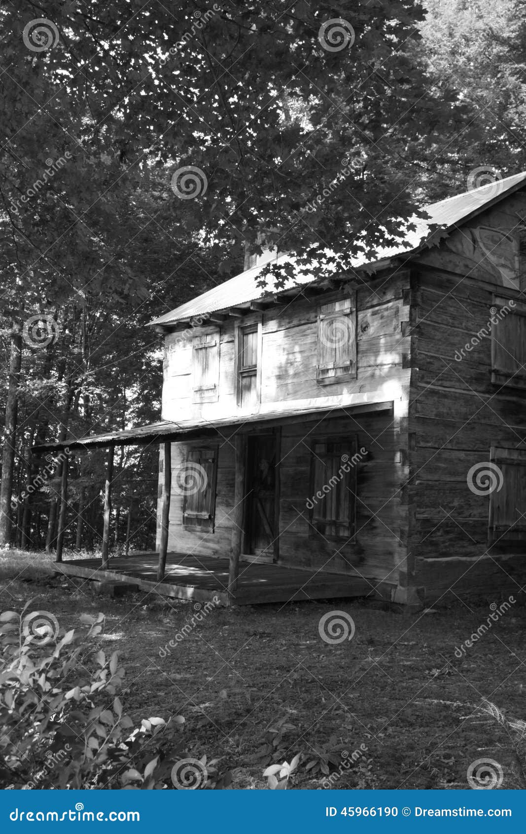 Historic Beautiful Old Log Cabin Stock Photo - Image of beautiful ...