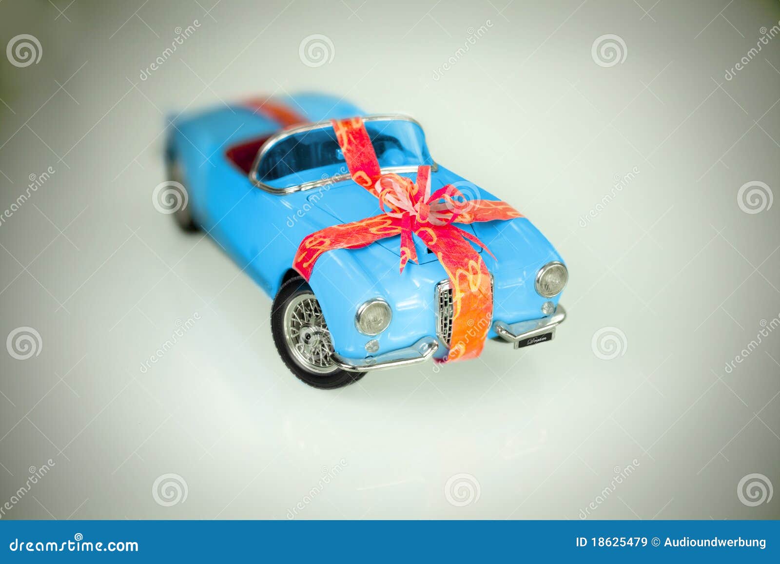 Historic car - present stock image. Image of dream, giftwrapped - 18625479