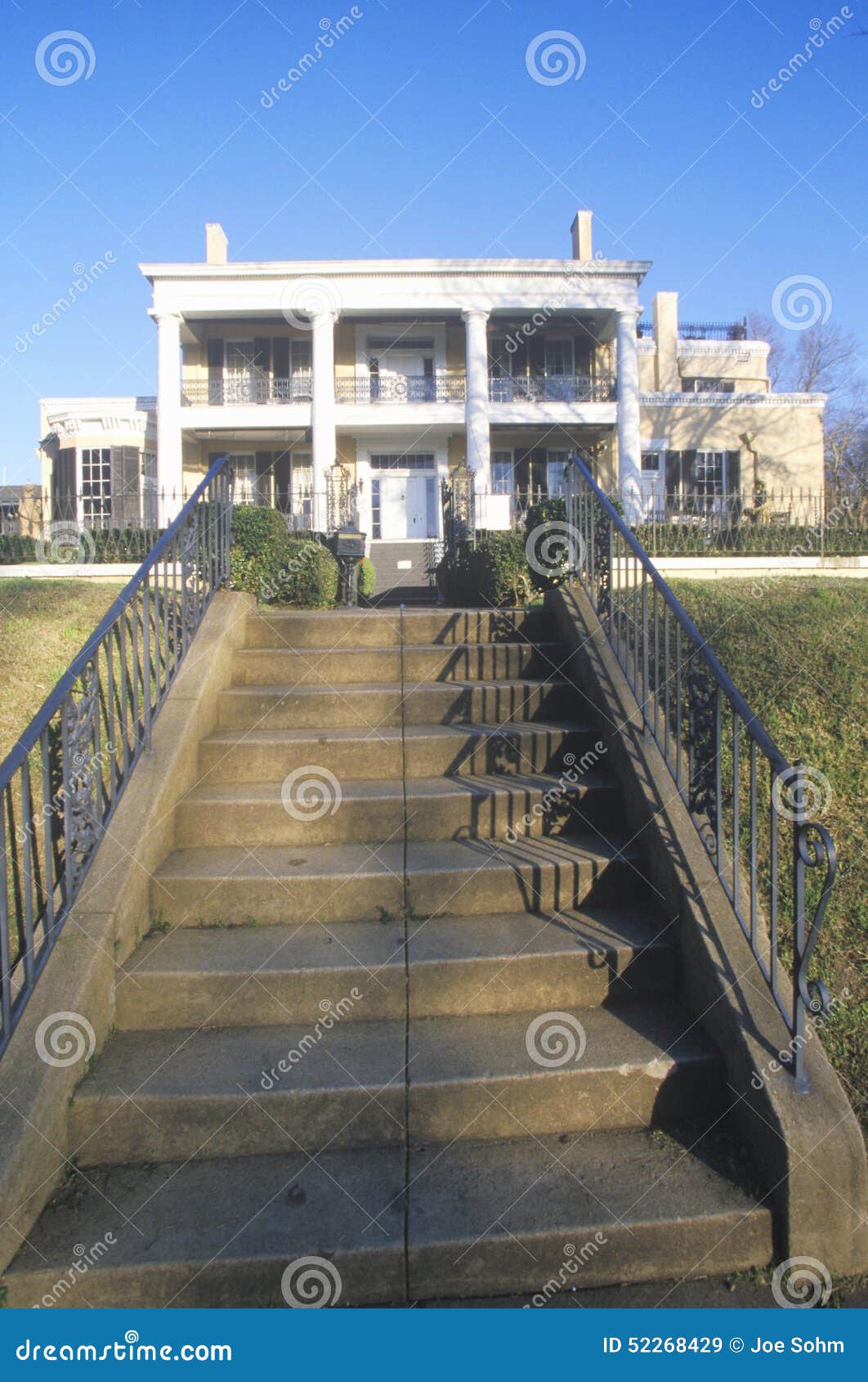 Historic Cedar Grove Mansion in Vicksburg, MS Stock Image - Image of ...