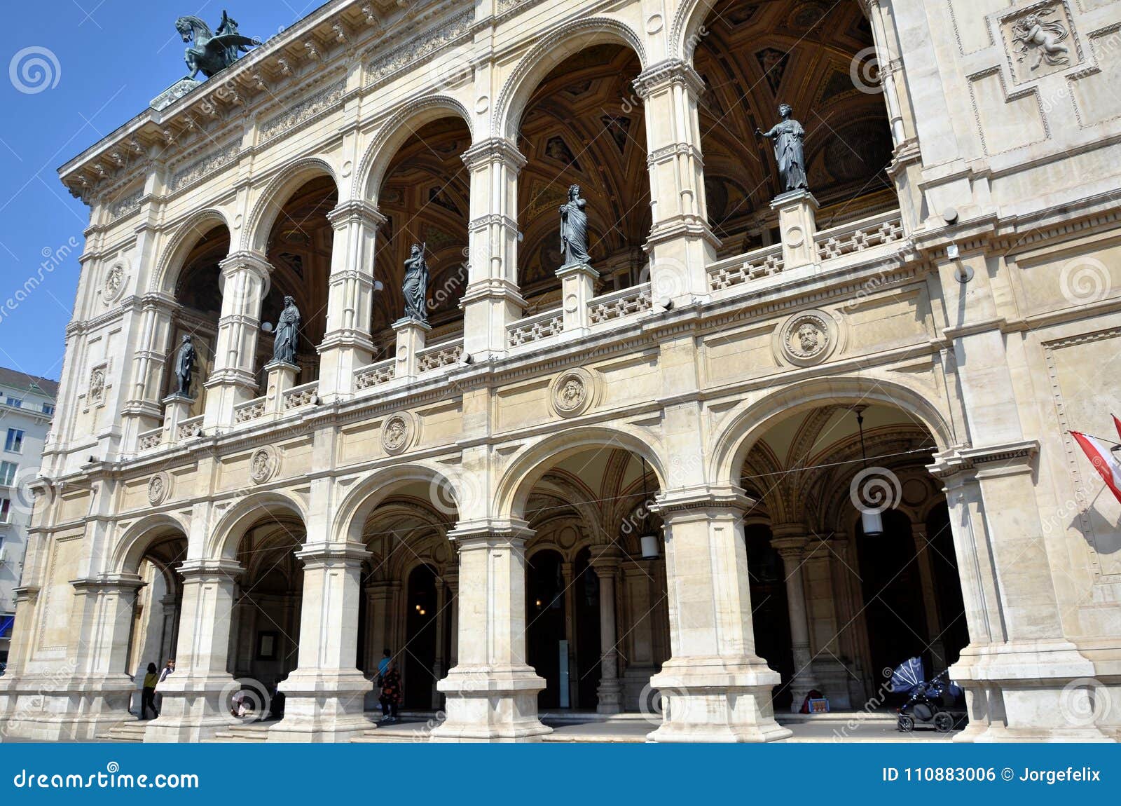 The Famous Opera House in Vienna Editorial Photo - Image of balcony ...