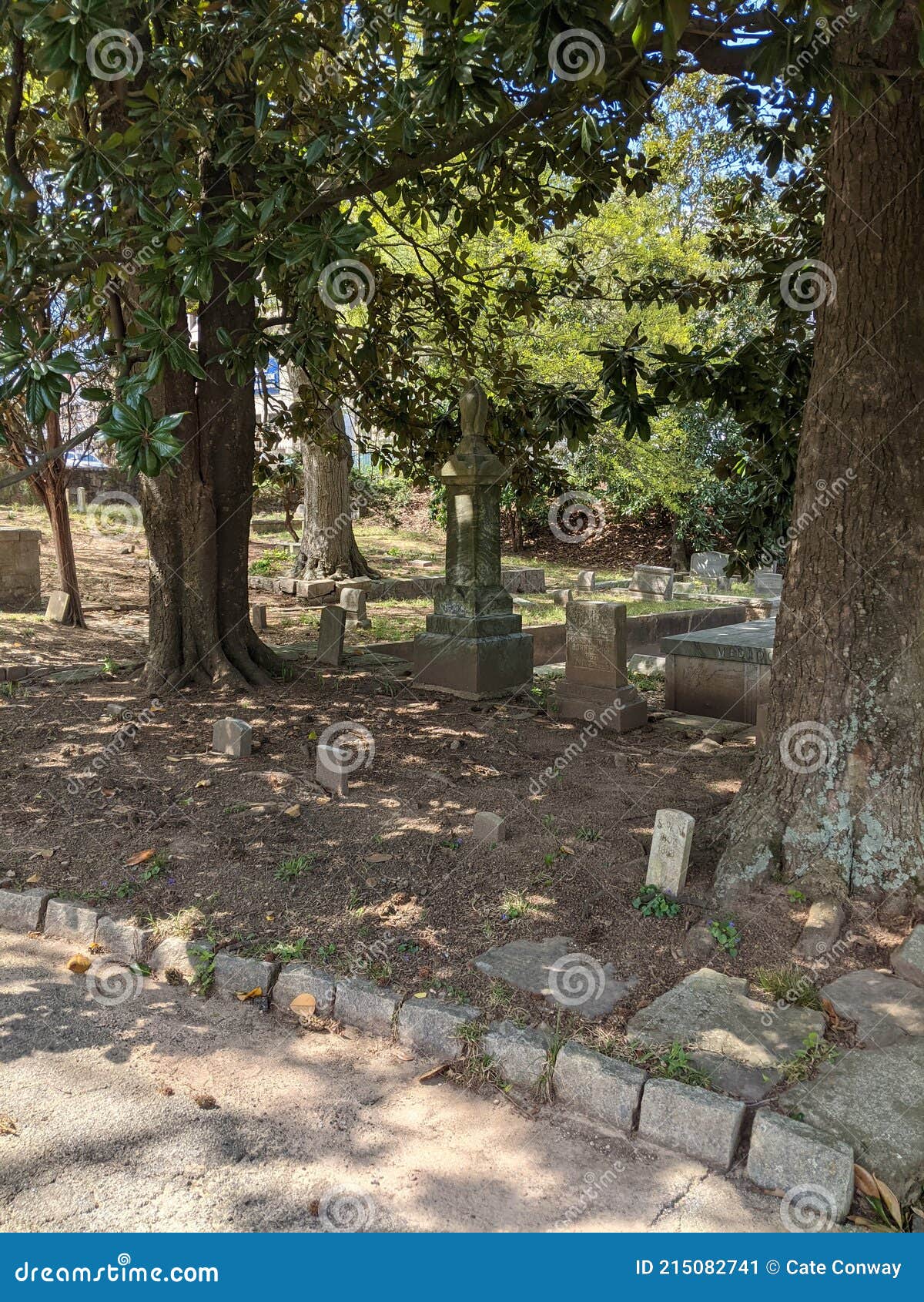 Historic Southern Graveyard, Cemetery Headstone Editorial Photo - Image ...