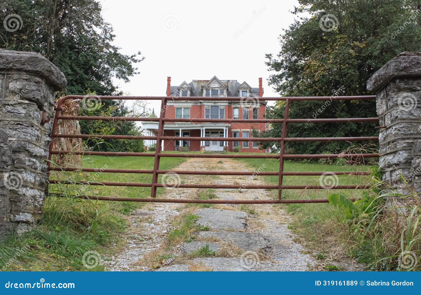 Mansion Gate Stock Image | CartoonDealer.com #15338533