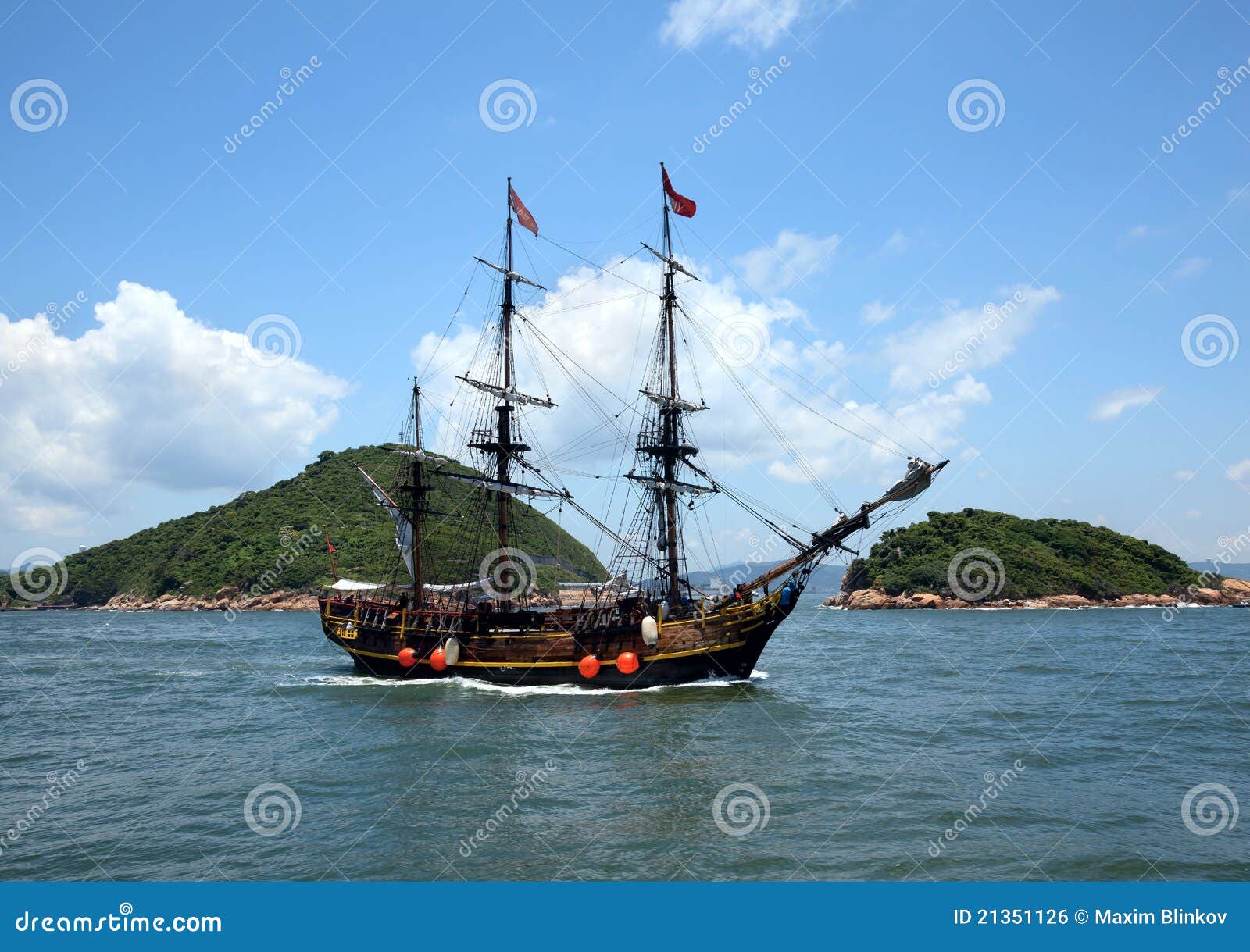 Historic Old Ship in the Ocean Stock Photo - Image of islands, people ...