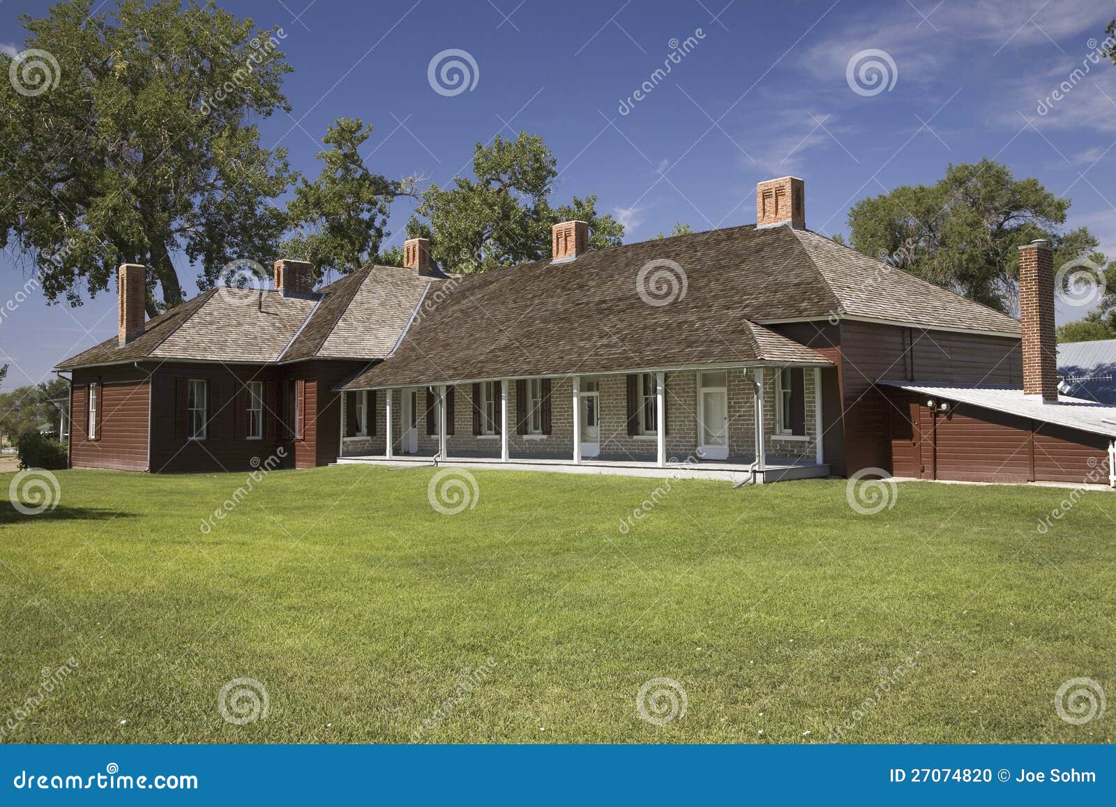 Historic ranch house editorial image. Image of green - 27074820