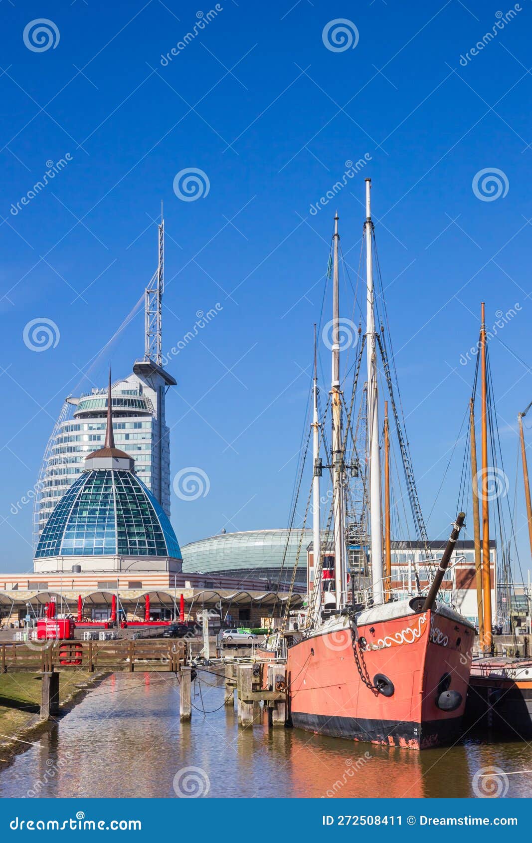 Historic Ships and Modern Architecture in Bremerhaven Editorial Photo ...