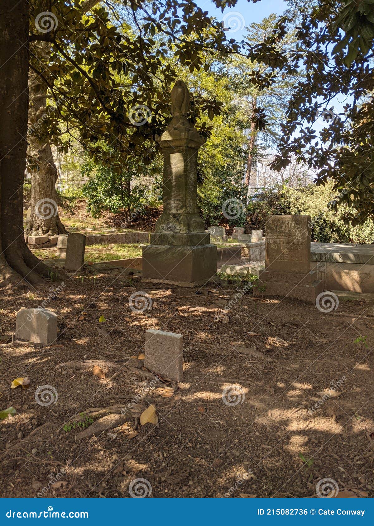 Historic Southern Graveyard, Cemetery Headstone Editorial Photo - Image ...