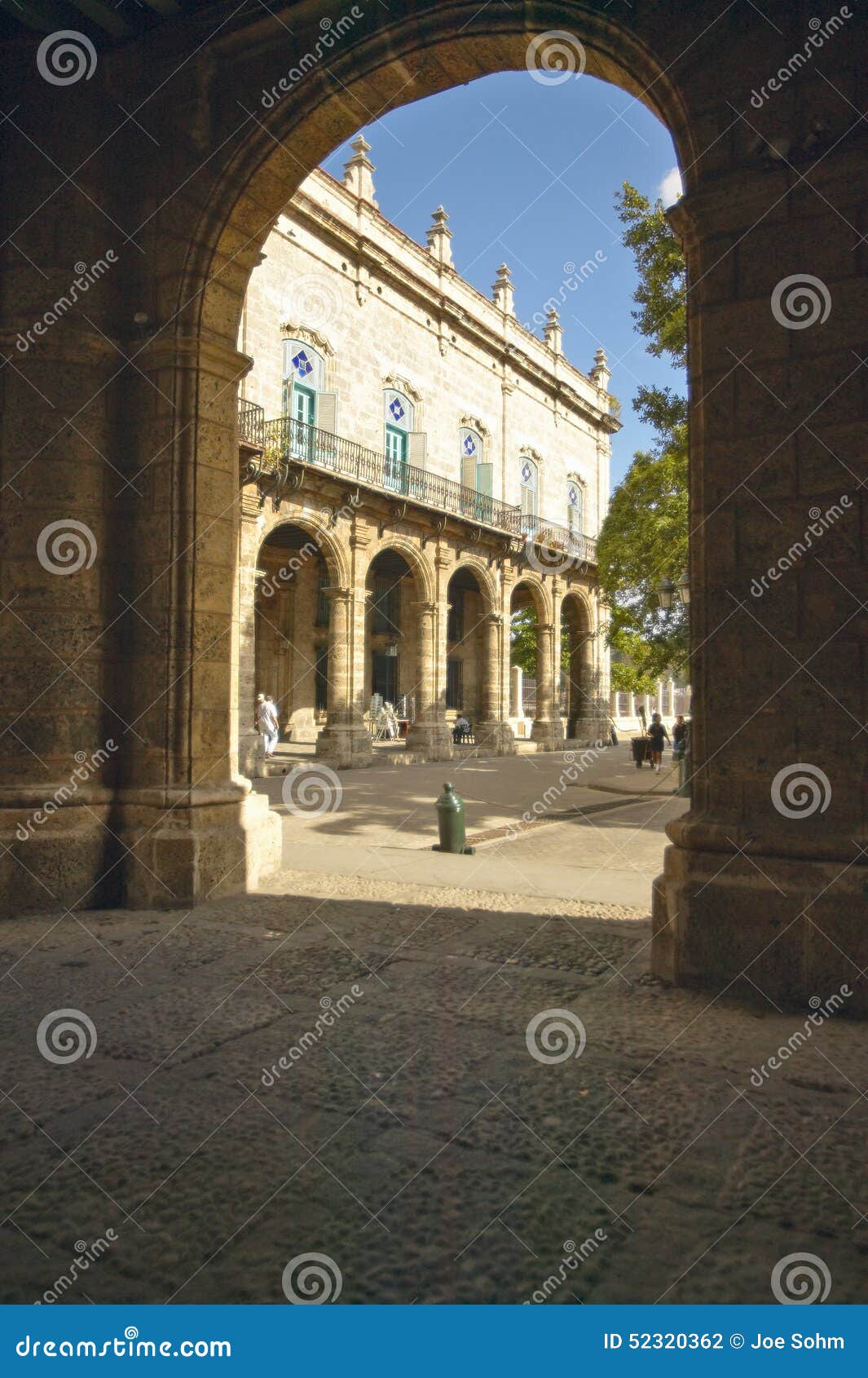 Historic Spanish Archways in Old Havana, Cuba Editorial Photography ...
