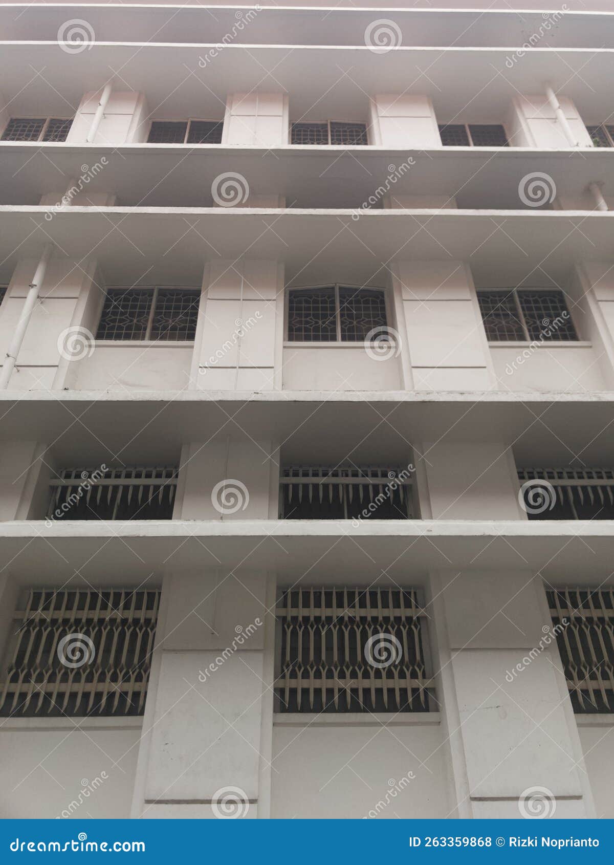 The Historic White Building Dates Back To Colonial Times Stock Photo ...