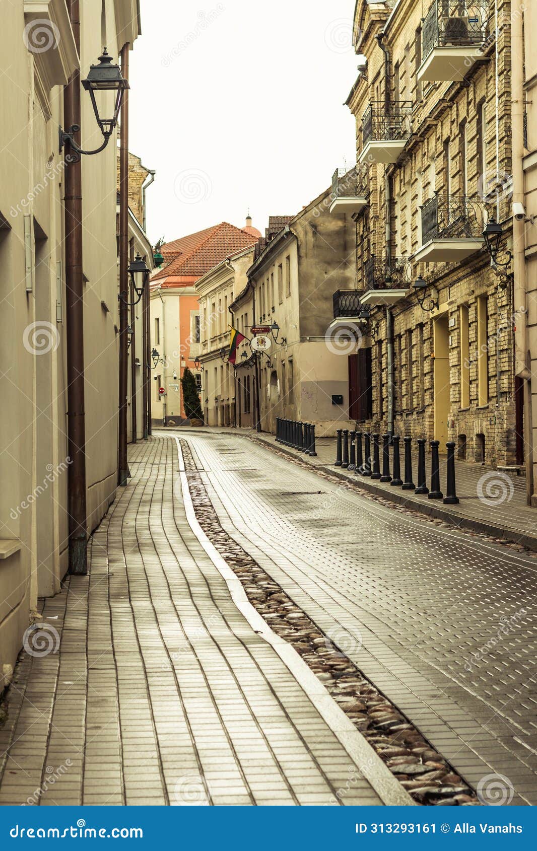 Historical Architecture of Vilnius Editorial Photo - Image of baltic ...