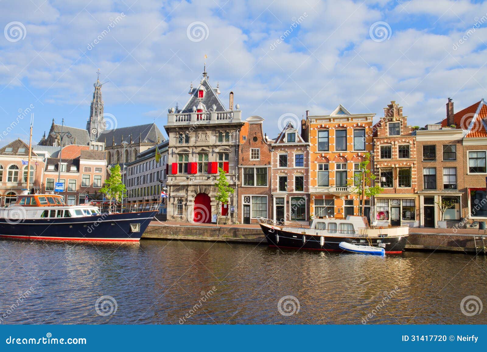 Historische Huizen in Oud Haarlem, Holland Stock Foto - Image of noord ...
