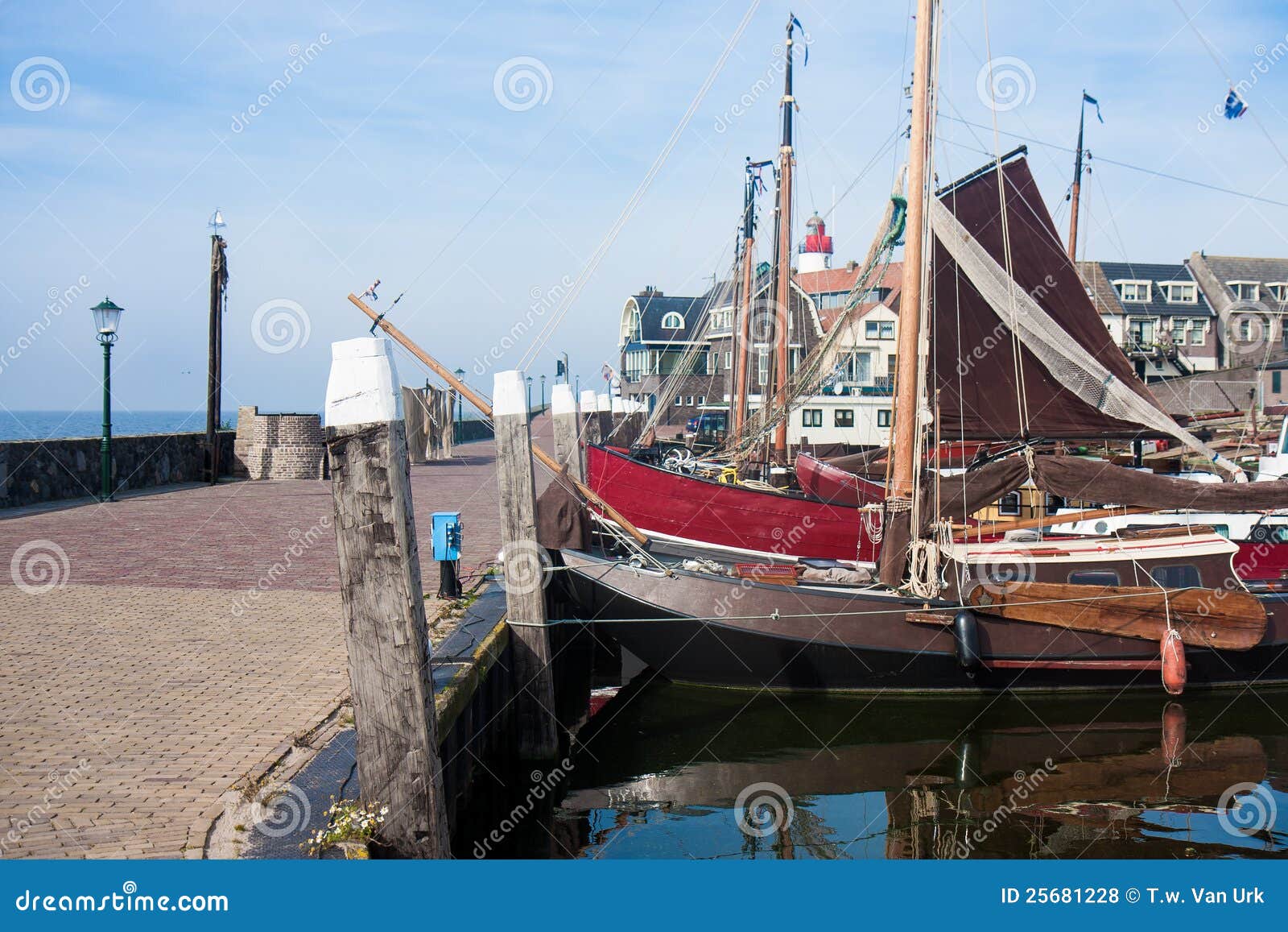 Historische Vissersboten in Haven Van Urk Stock Foto - Image of motorboot, overzees: 25681228