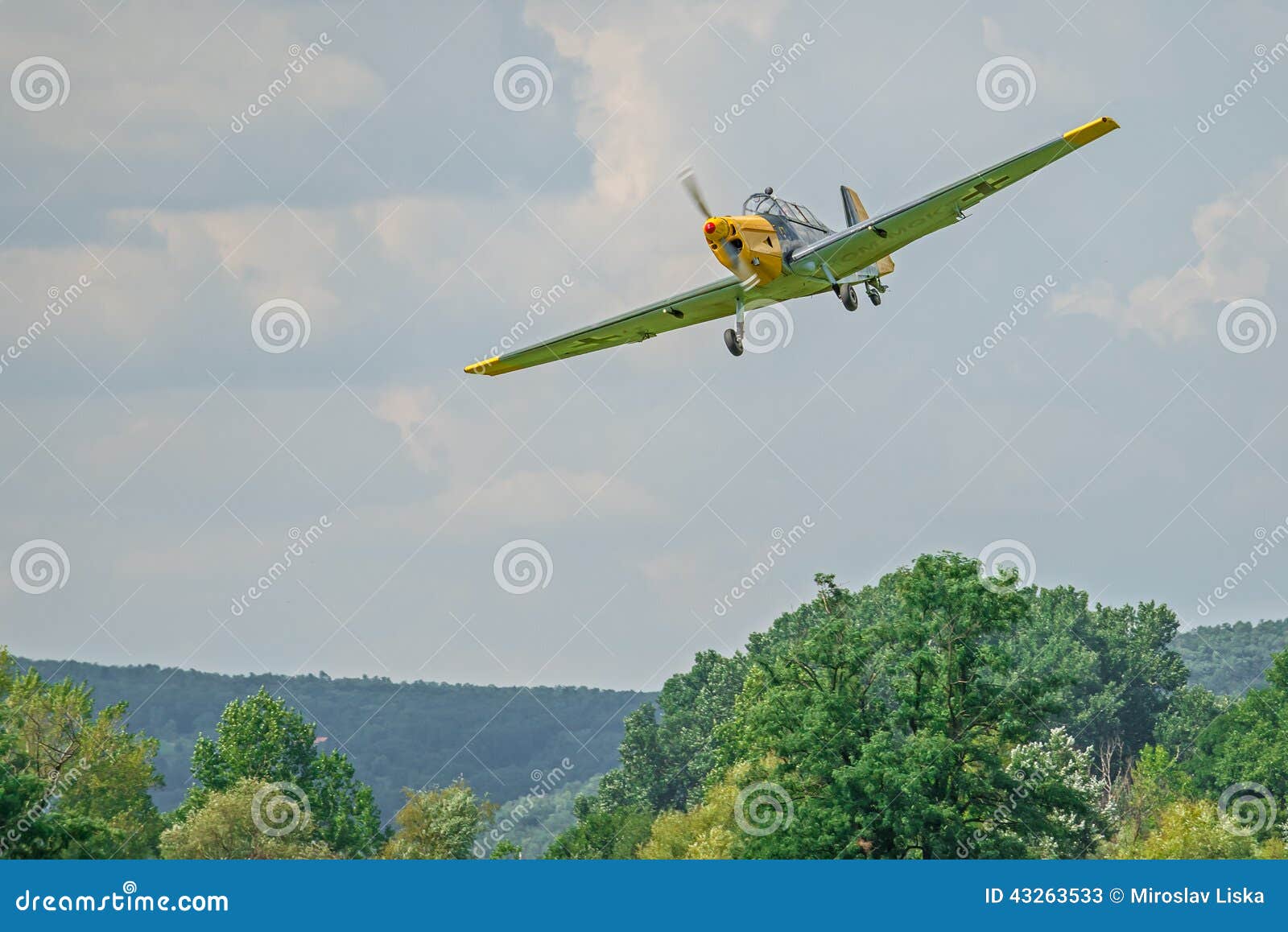 Historisk Tysk Bombplan Zlin 205 Redaktionell Arkivfoto - Bild av ...