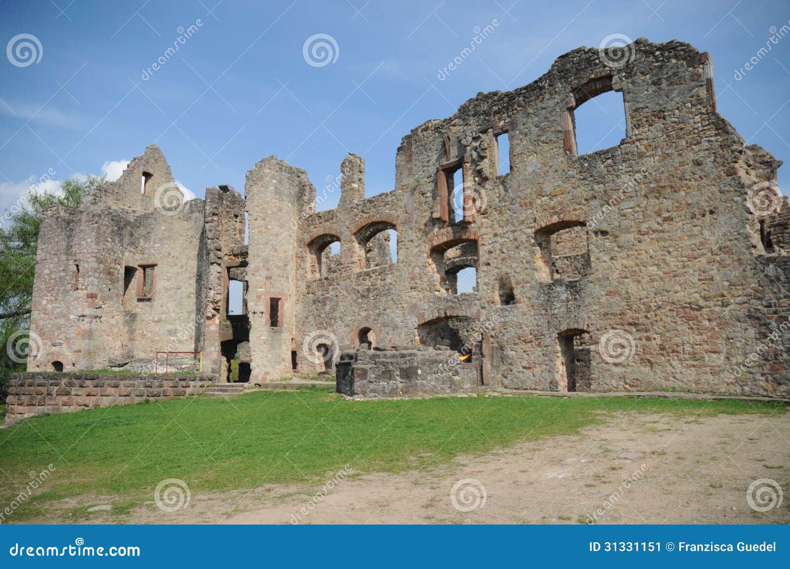 Hochburg-Schloss-Ruine stockbild. Bild von festung, hügel - 31331151