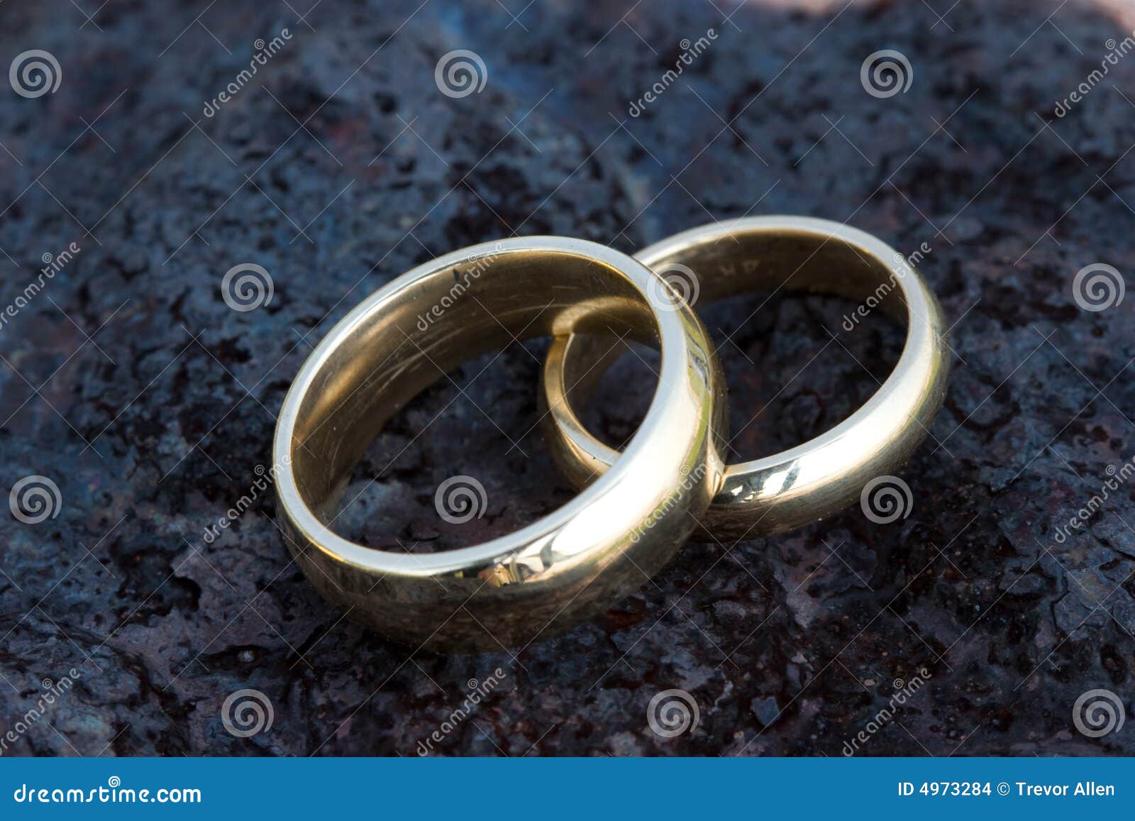 Hochzeits-Ringe stockfoto. Bild von silber, braut, auslegung - 4973284