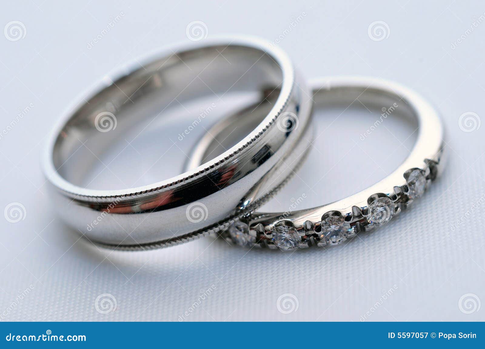 Hochzeits-Ringe stockbild. Bild von feier, bräutigam, liebe - 5597057