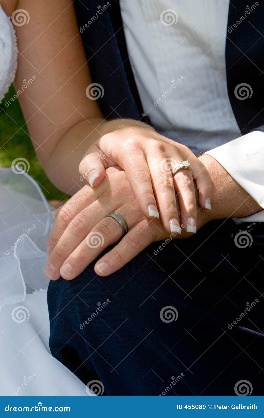 Hochzeitsringe stockbild. Bild von hände, platz, hochzeit - 455089