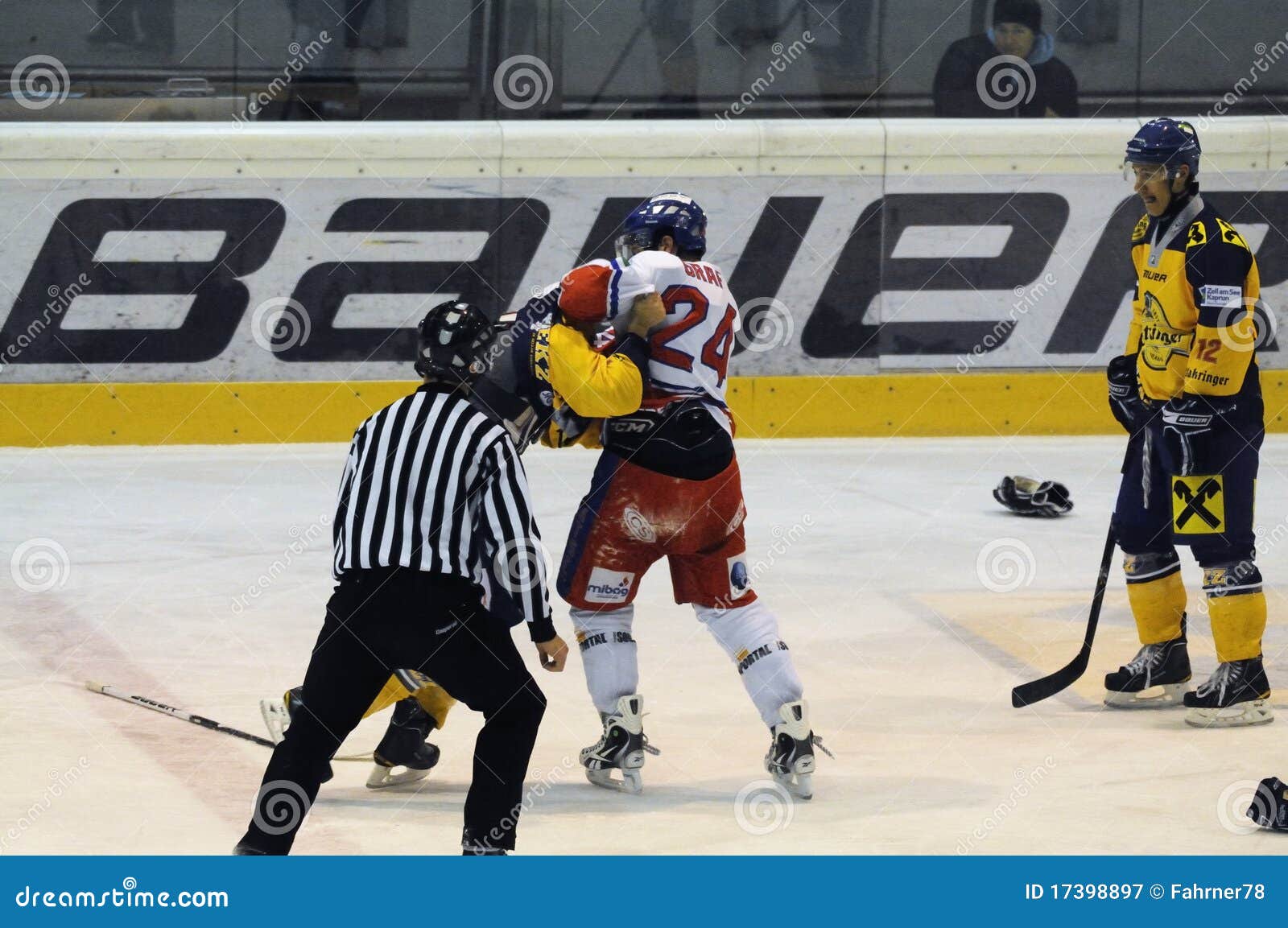 Hockey fight editorial photography. Image of scrum, puck - 17398897