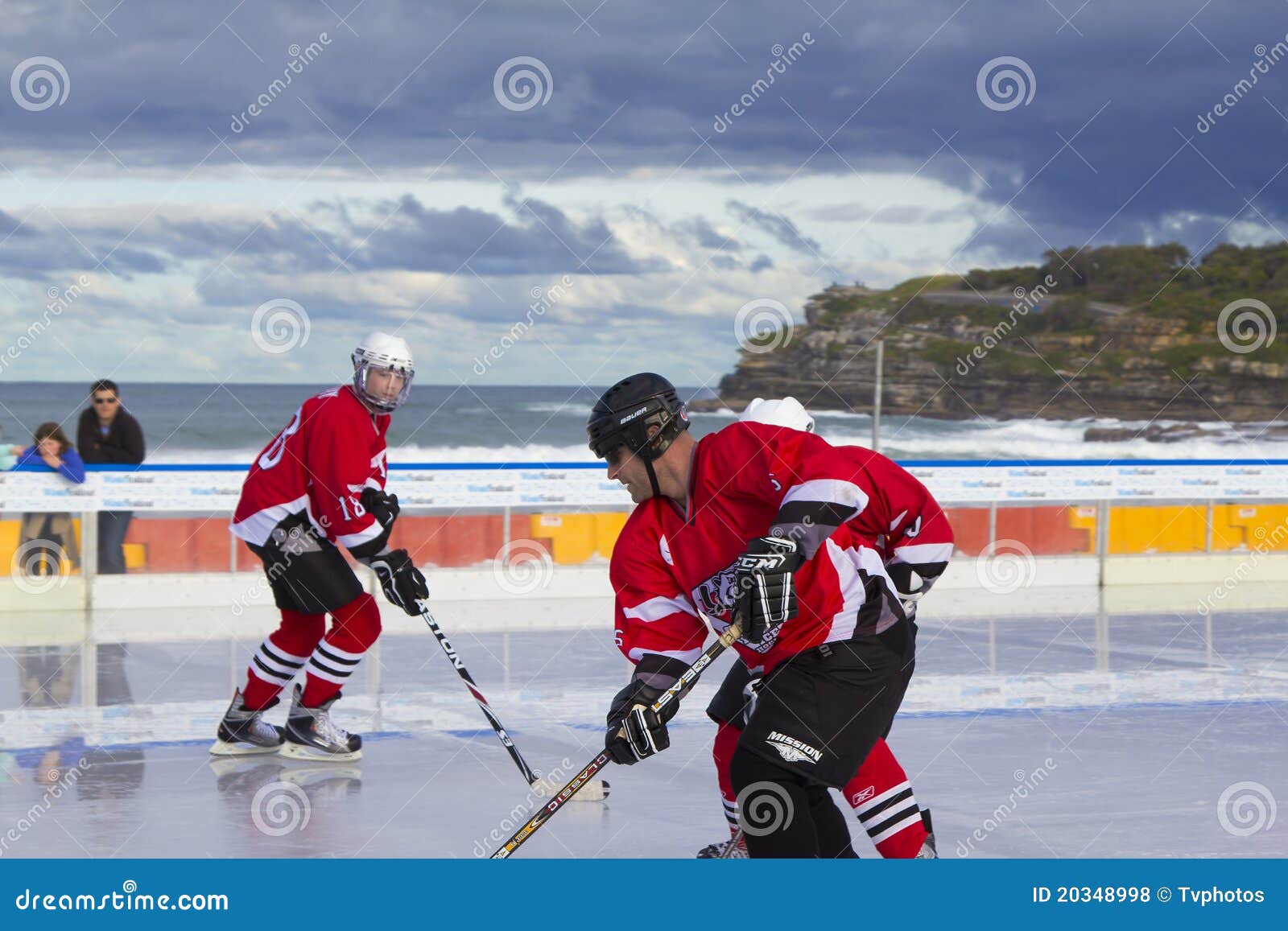 Hockey Sur Glace Sur Une Plage Photo stock éditorial - Image du ...