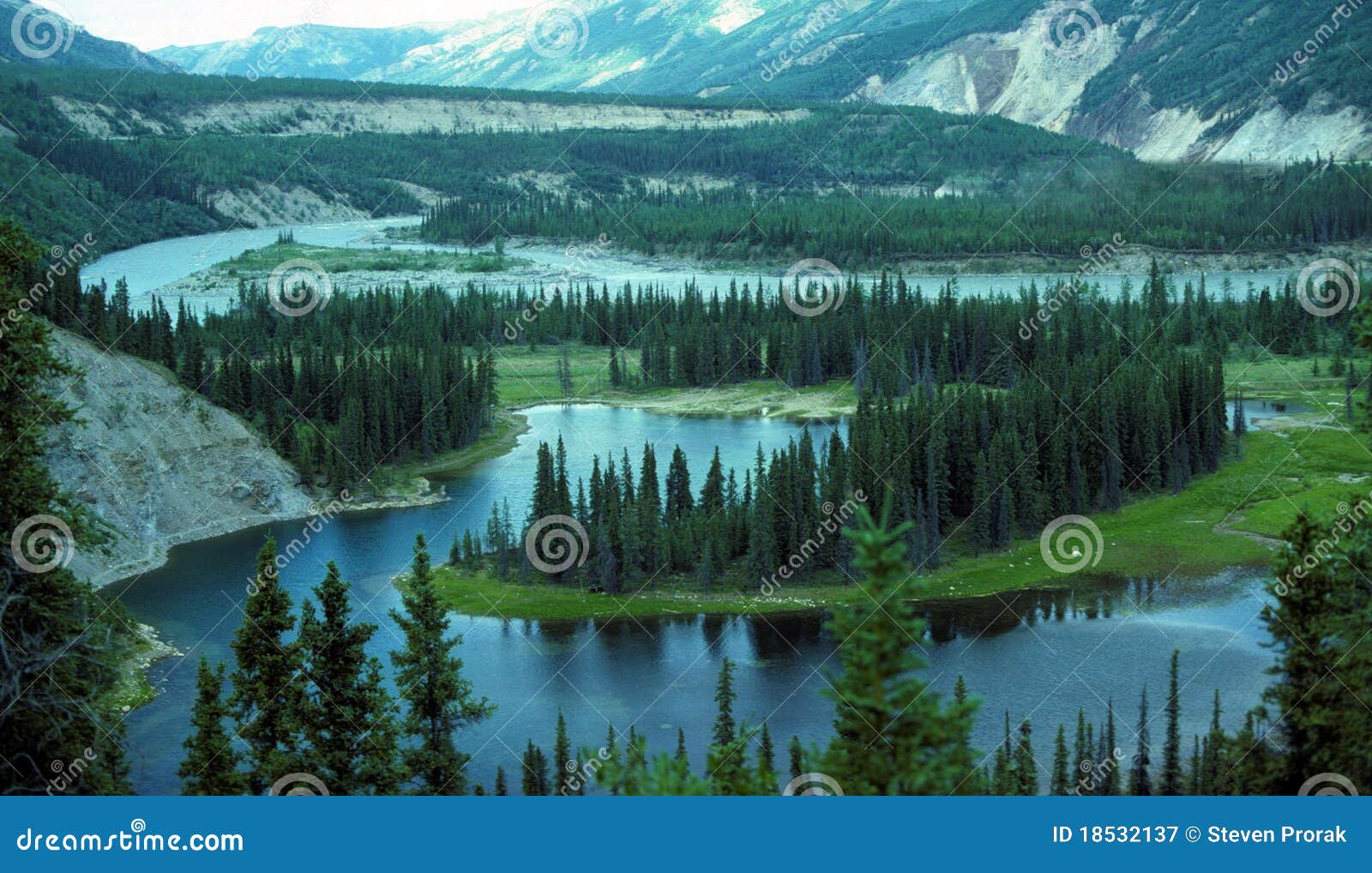 Hoefijzer Meer in Alaska stock afbeelding. Image of nave - 18532137