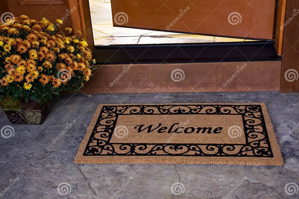 Hogar agradable foto de archivo. Imagen de umbral, casero - 12976716