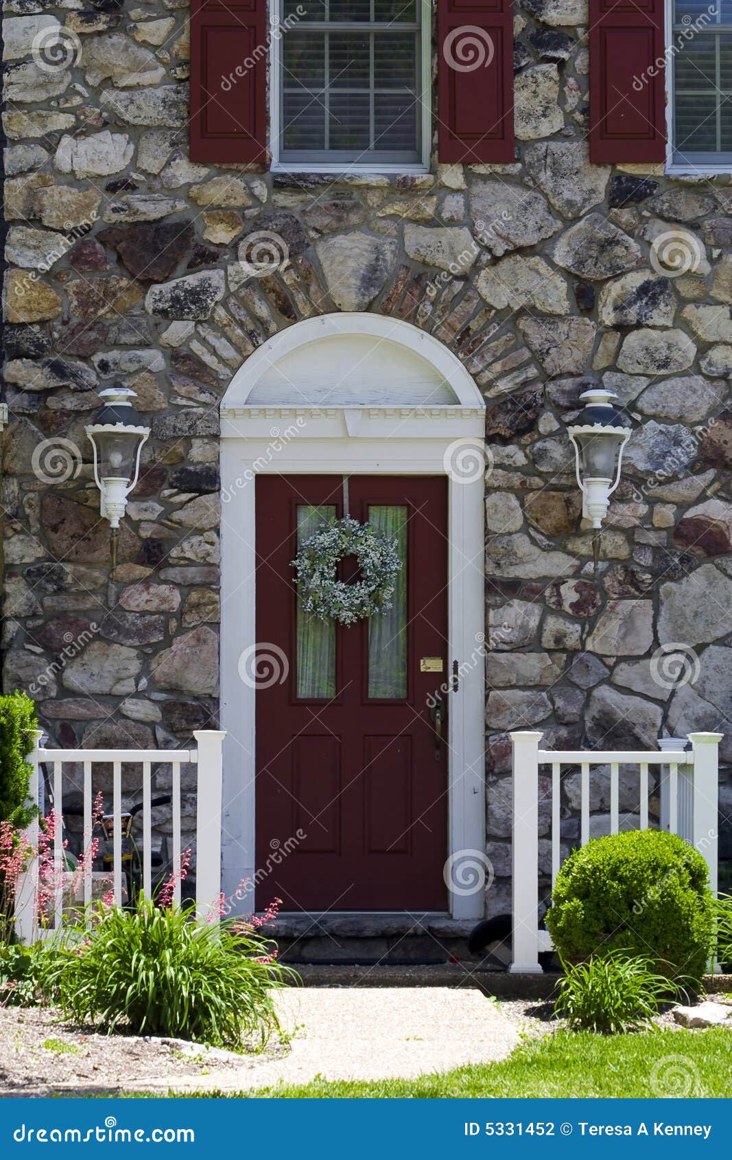 Hogar agradable foto de archivo. Imagen de casero, arte - 5331452