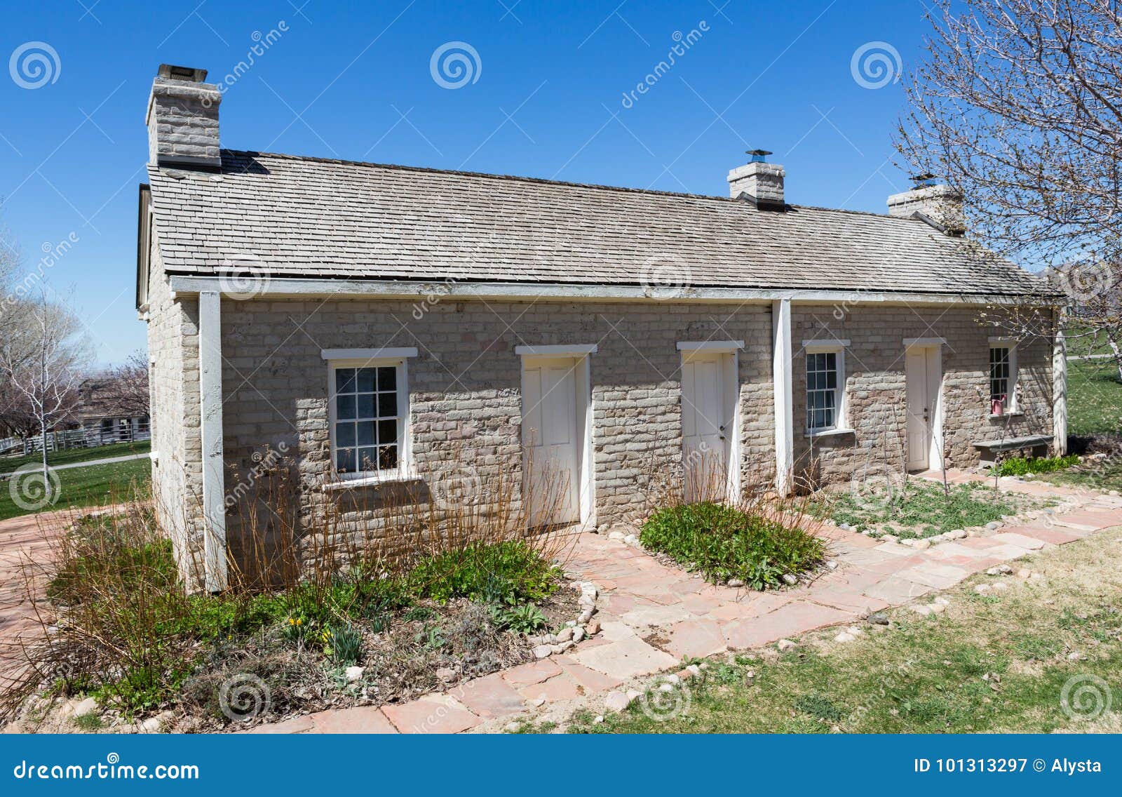 Hogar pionero del polígamo imagen de archivo. Imagen de casa - 101313297