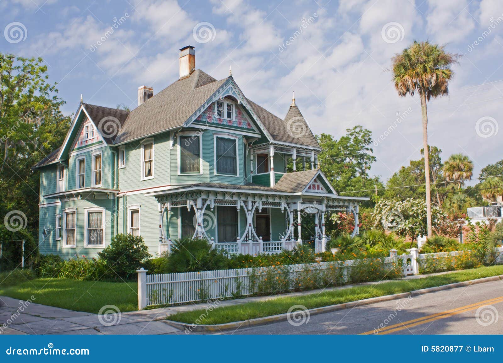 Hogar Verde Del Estilo Del Victorian Imagen de archivo - Imagen de ...