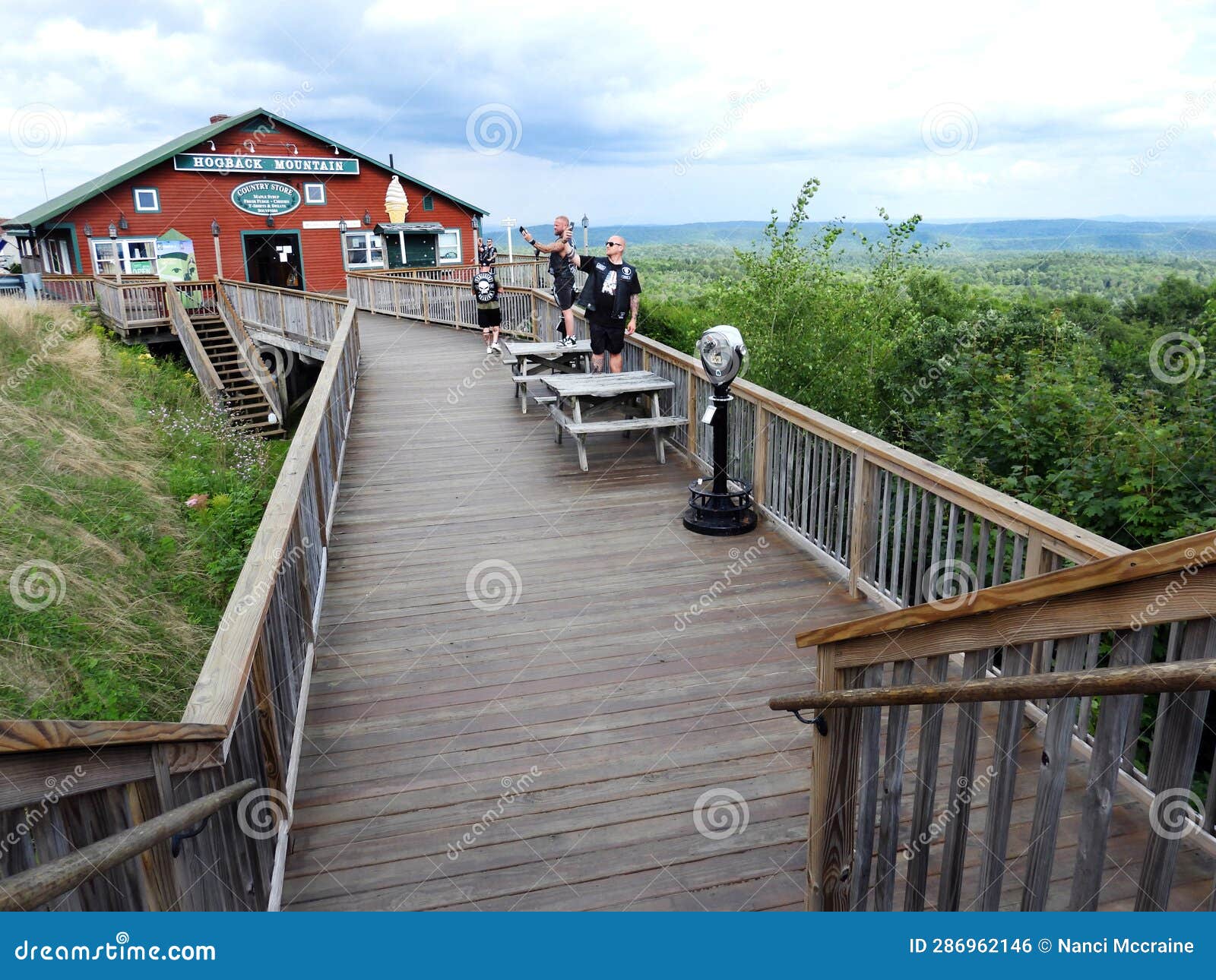 Hogback Mountain Vermont Tourist Selfie View Deck in Summer Editorial ...