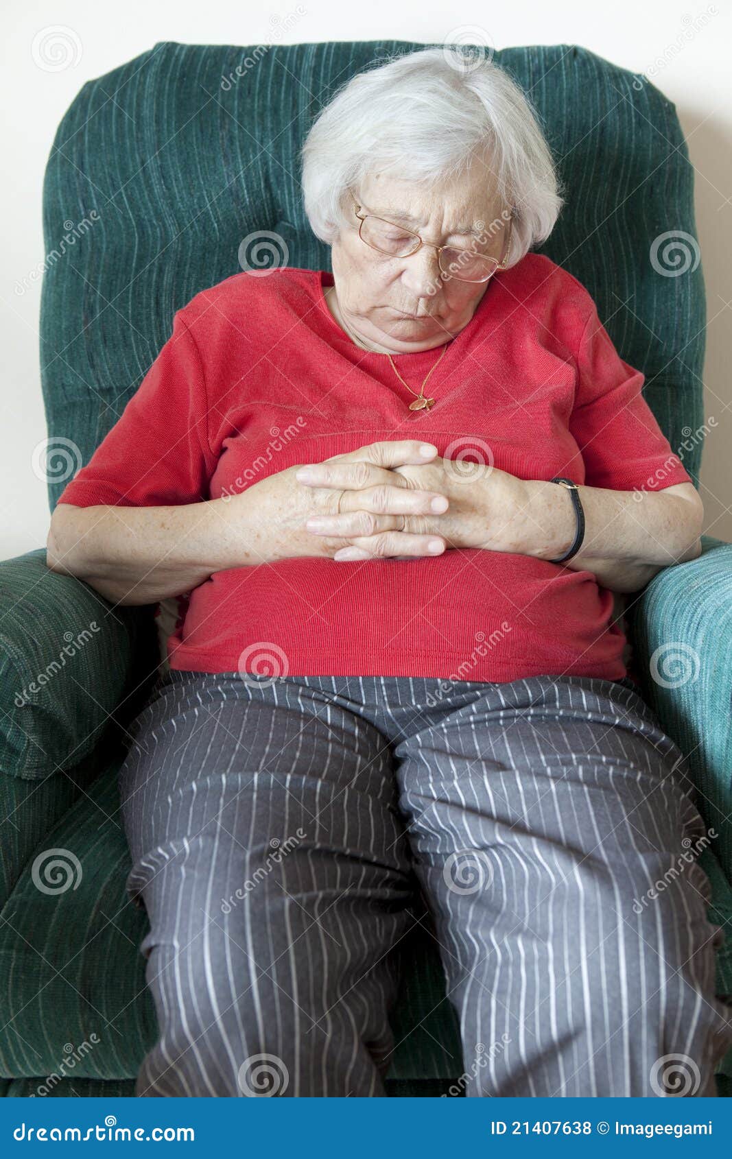 Hogere slapende vrouw stock foto. Image of persoon, levensstijl - 21407638