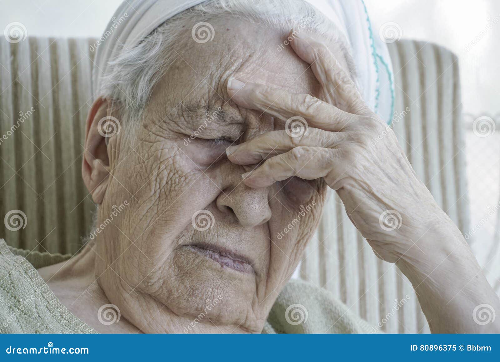 Hogere slapende vrouw stock afbeelding. Image of huis - 80896375