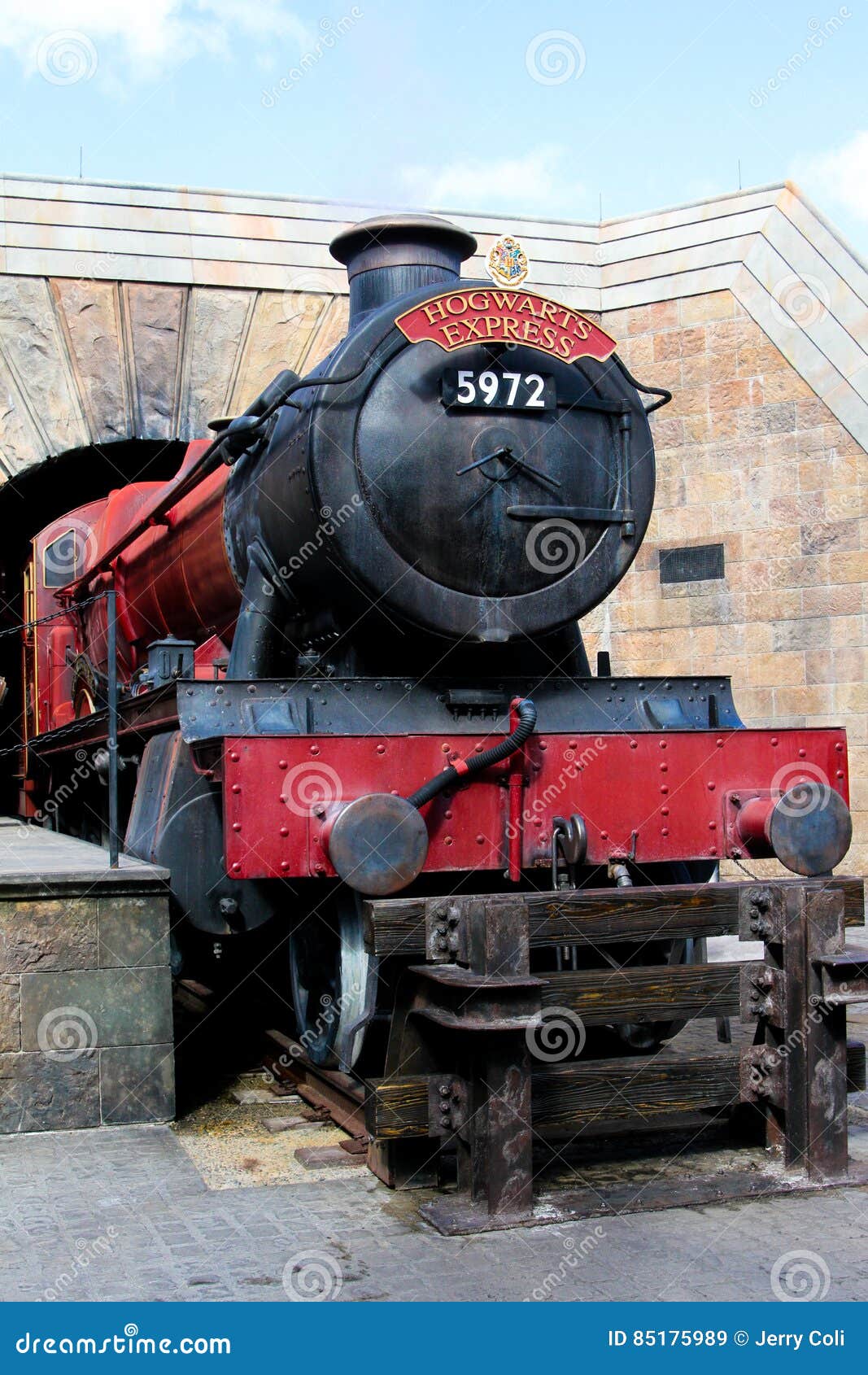 Hogwarts Express Replica From Harry Potter Novels In Universal Studios ...