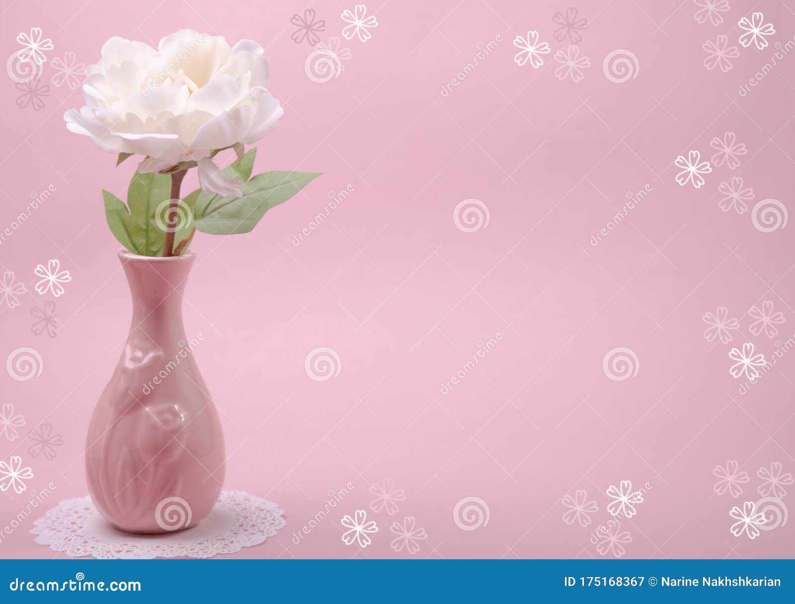 Hoja Rosa De Papel Para Escribir Con Rosas Imagen de archivo - Imagen ...