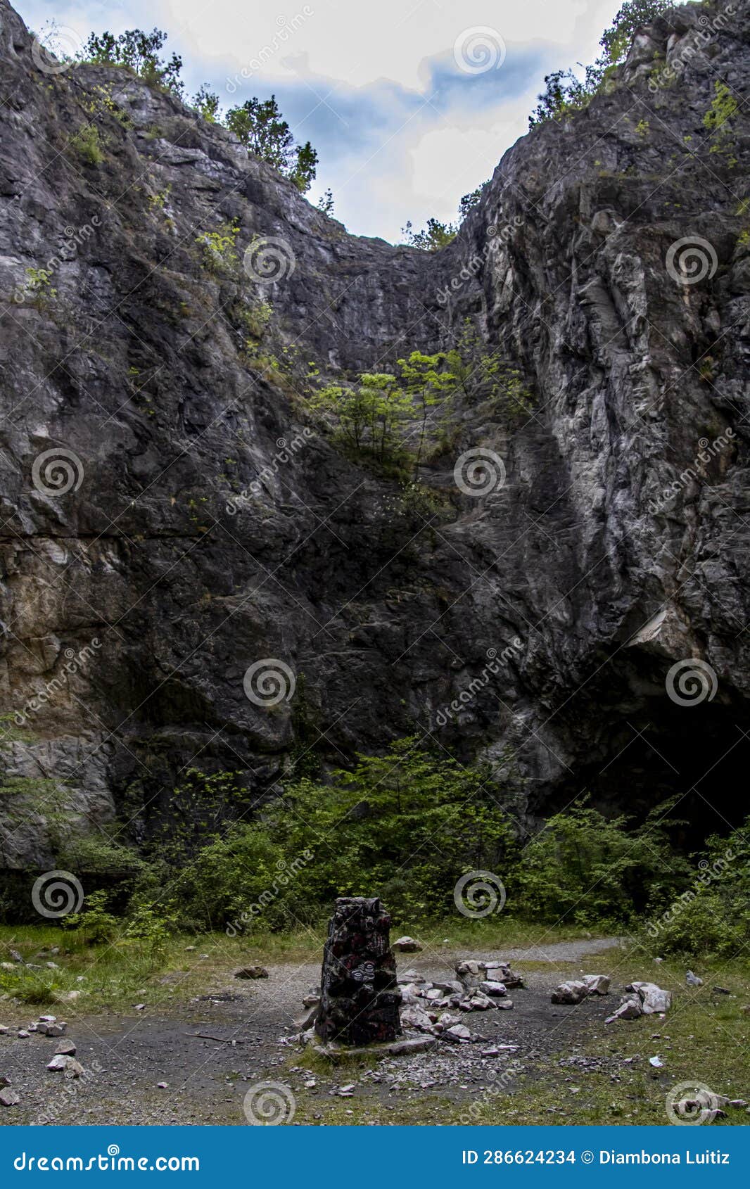 The Hole of the Moon in Torano Stock Photo - Image of plant, rock ...