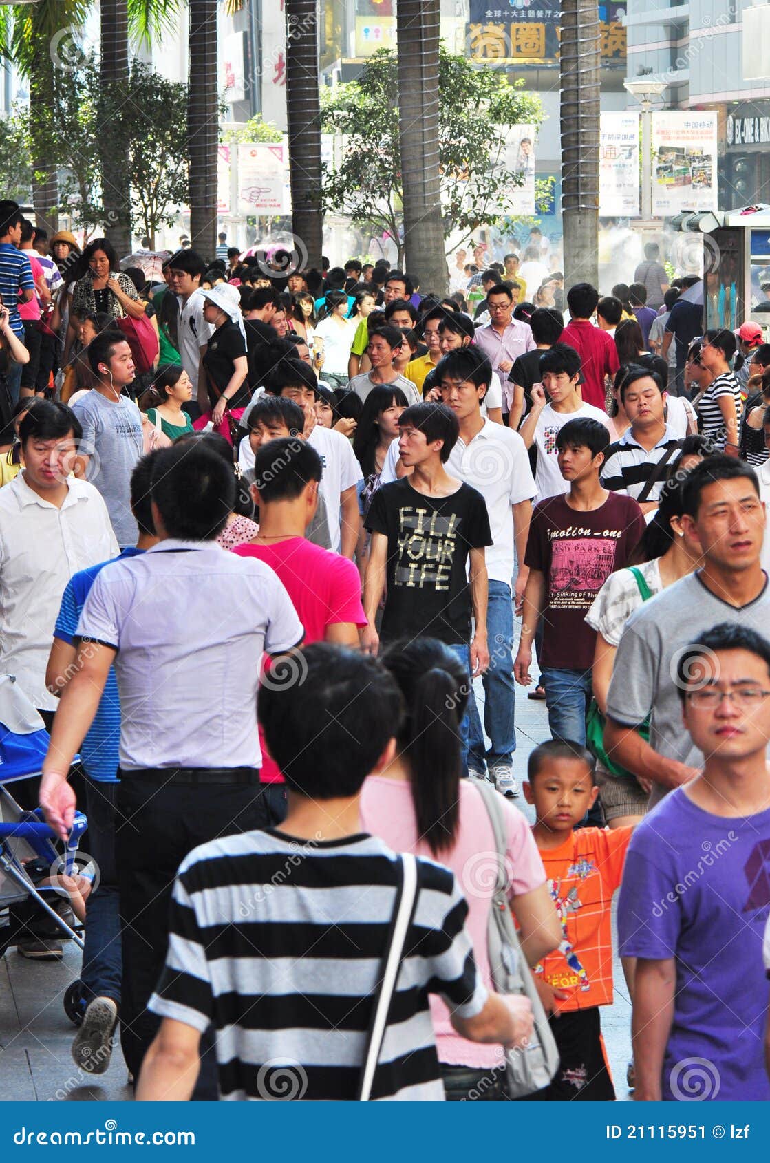 Holiday shopping crowds editorial photo. Image of shop - 21115951