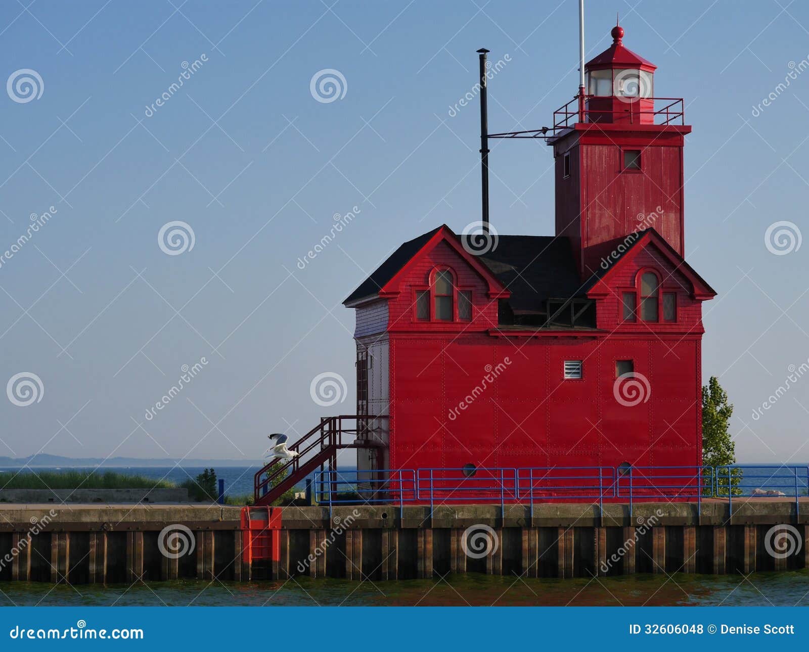 Holland Harbor Lighthouse Roja Grande Foto de archivo - Imagen de lago ...