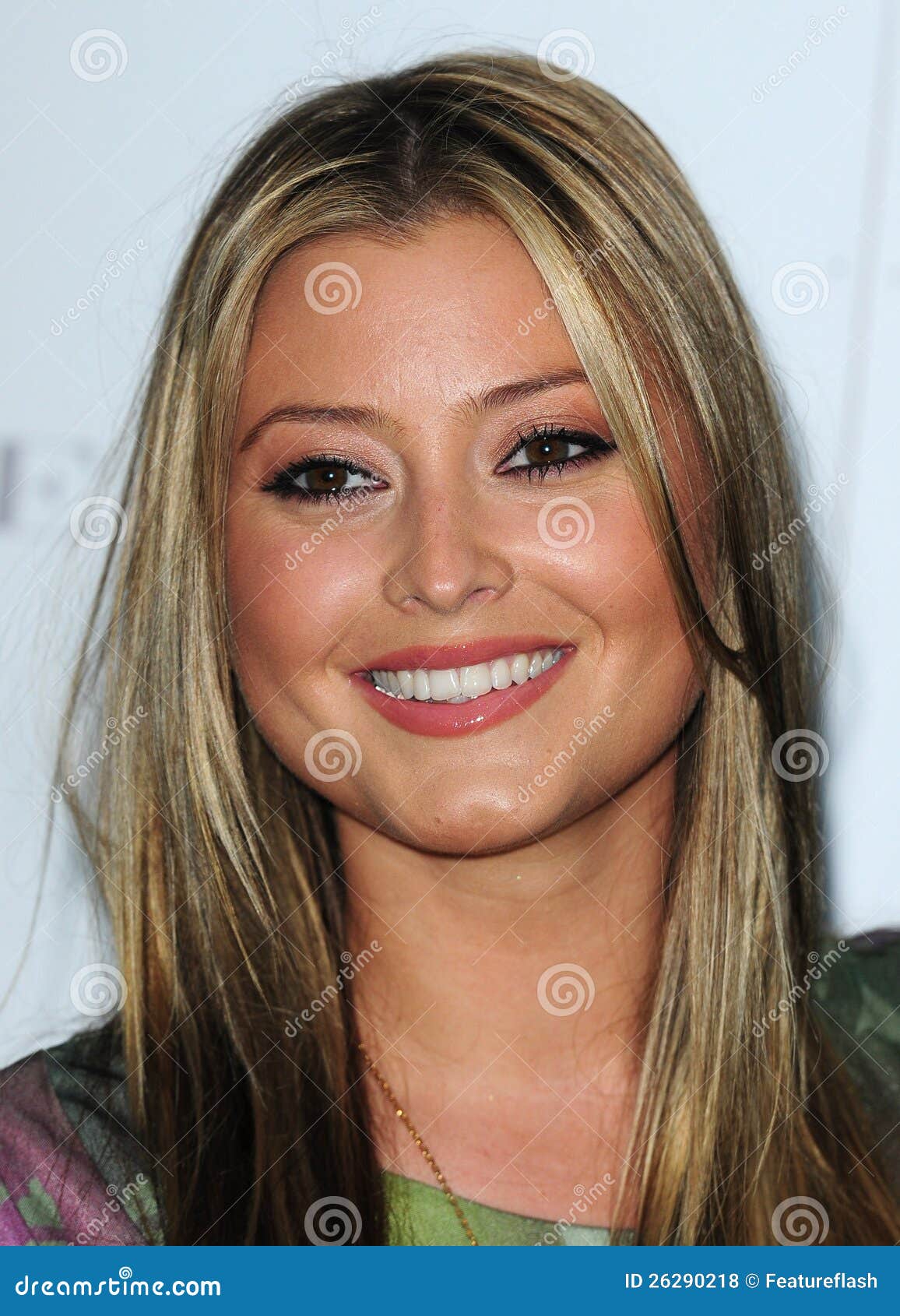 Holly Valance editorial stock photo. Image of burberry - 26290218