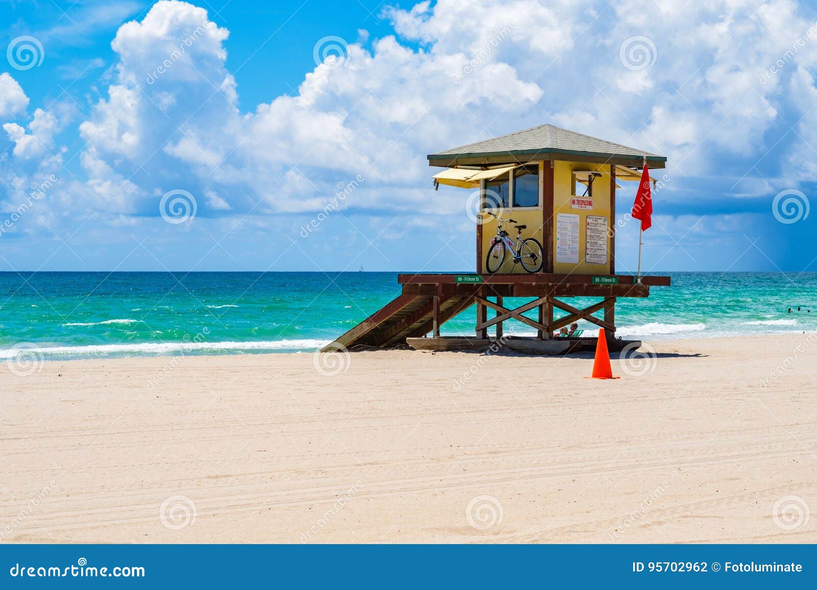 Hollywood strand Florida redaktionell arkivbild. Bild av horisont ...