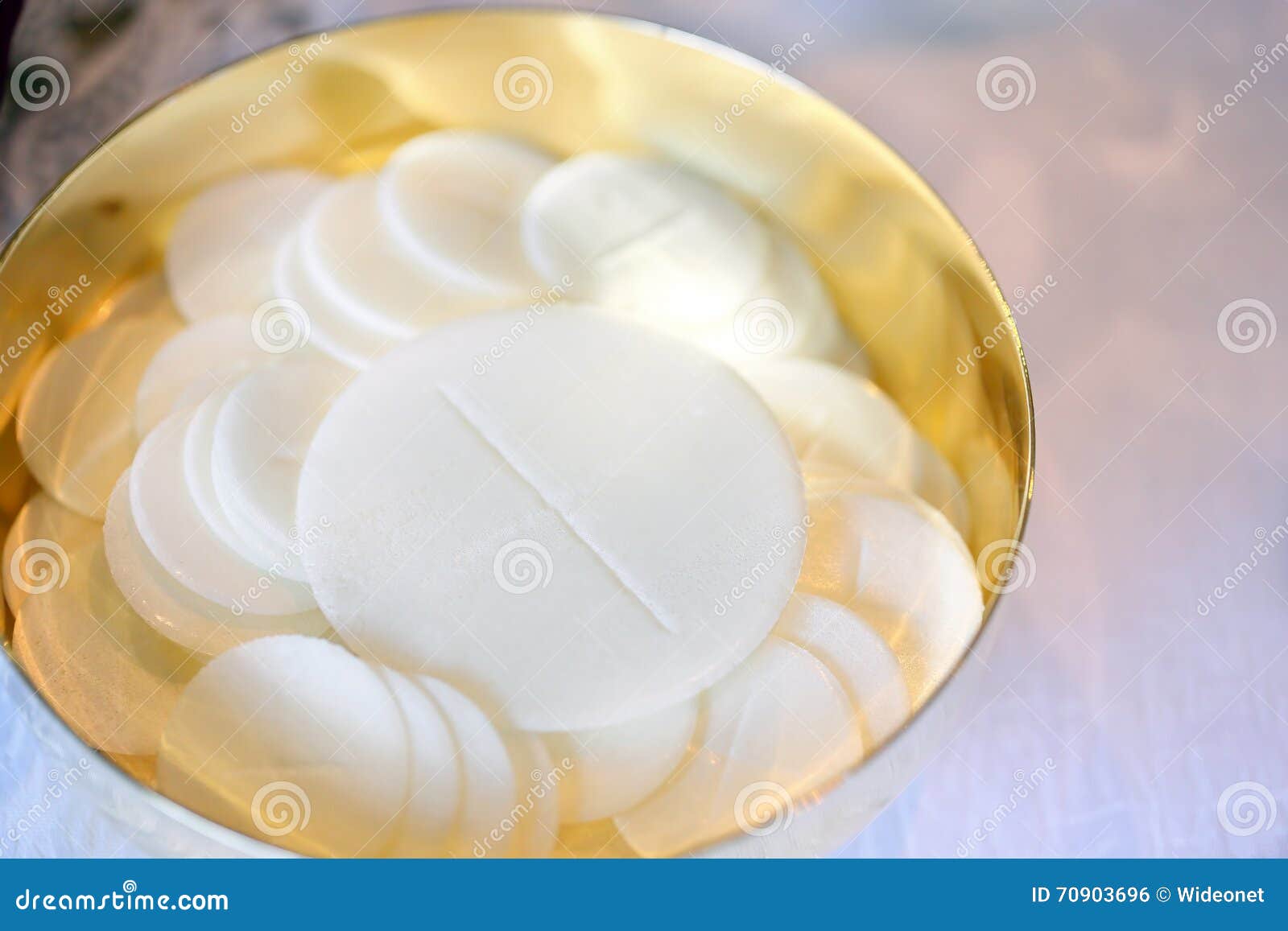 Holy Host in the Golden Pot Stock Photo - Image of religion, altar ...