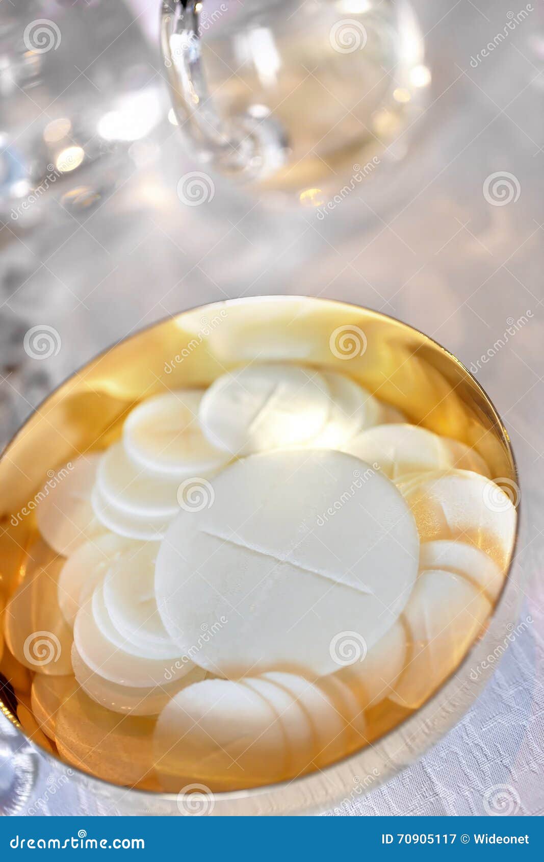 Chalice Holy Host Stock Photos - Download 325 Royalty Free Photos