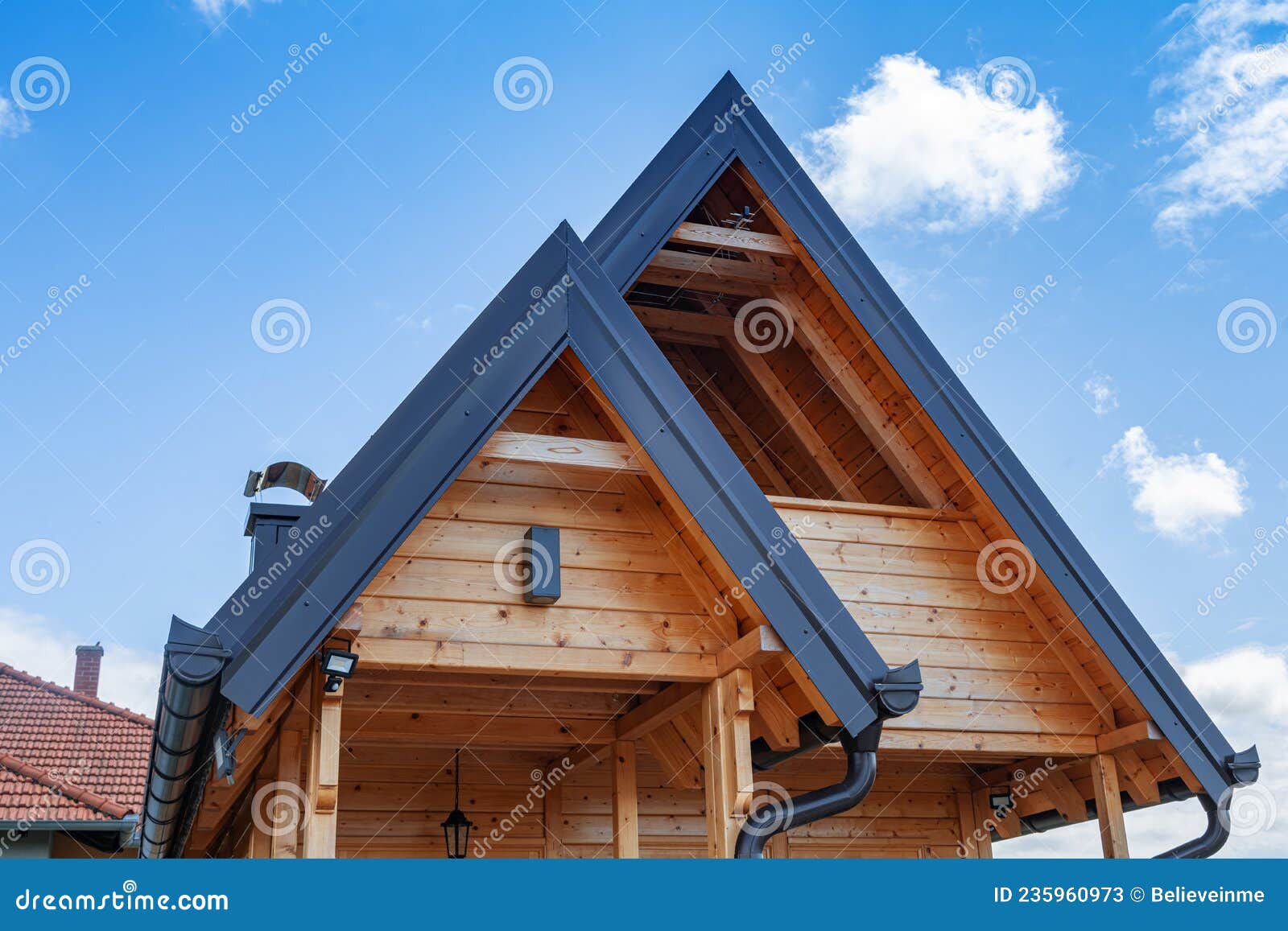 Holzbau. Das Dach Eines Holzrahmenhauses. Rahmen-Modulhaus. Stockbild ...