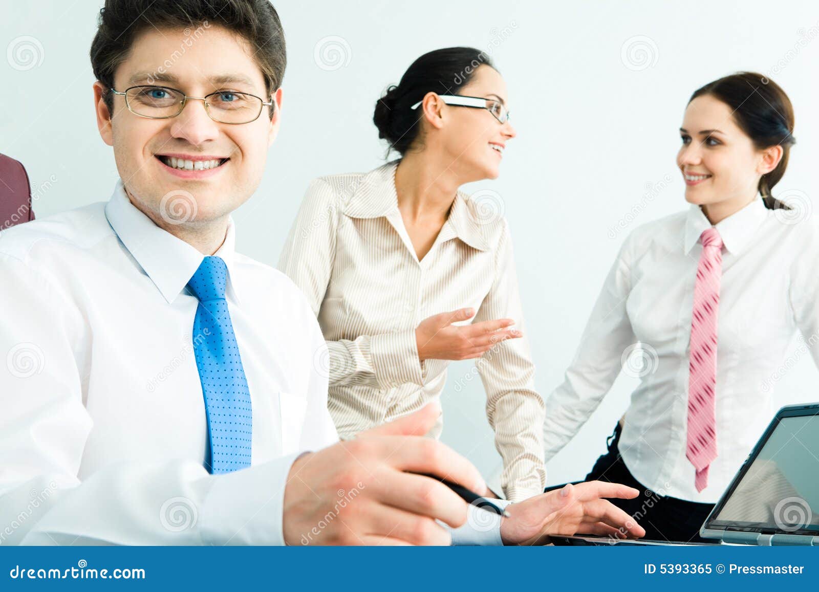 Hombre acertado imagen de archivo. Imagen de ejecutivo - 5393365