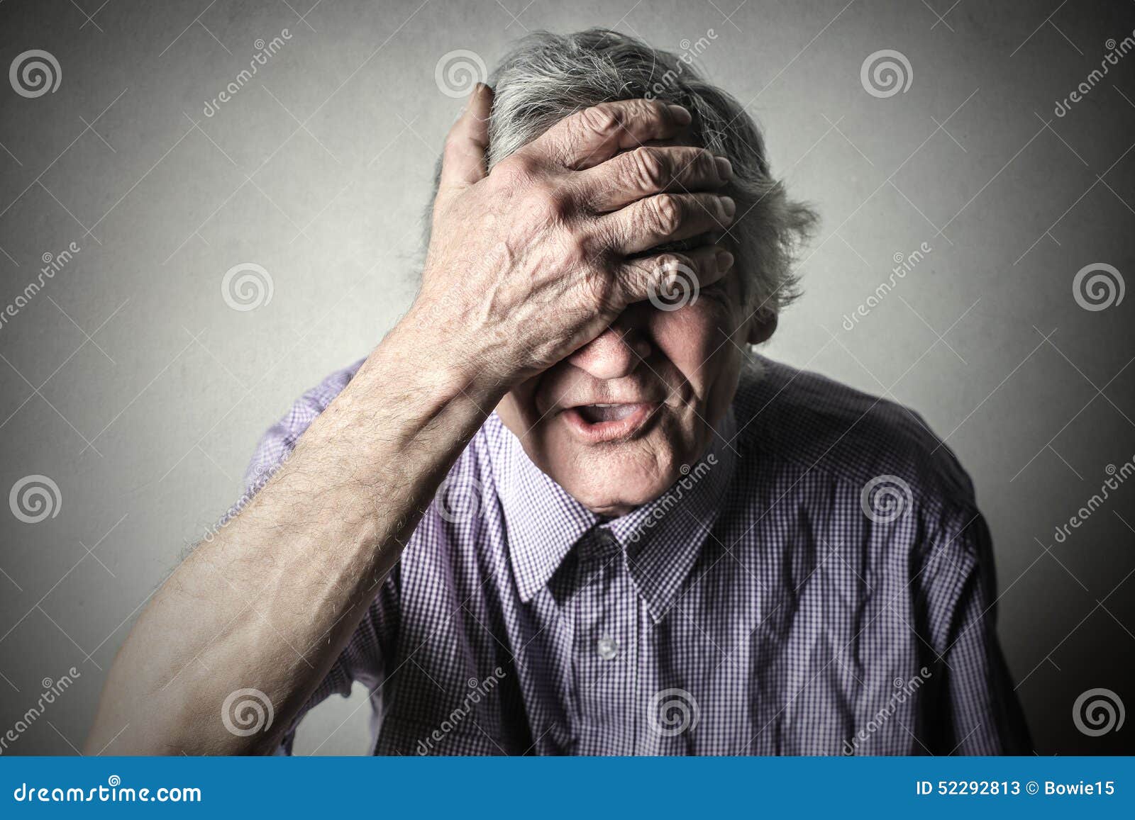 Hombre apenado imagen de archivo. Imagen de grito, pesar - 52292813
