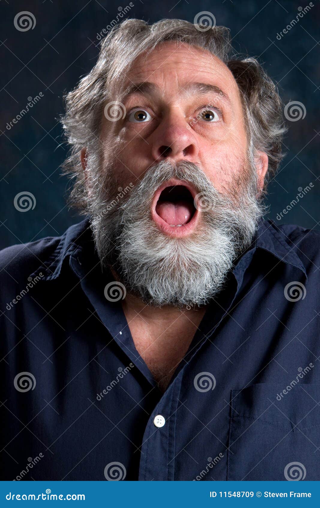 Hombre asustado imagen de archivo. Imagen de gris, sorprendente - 11548709