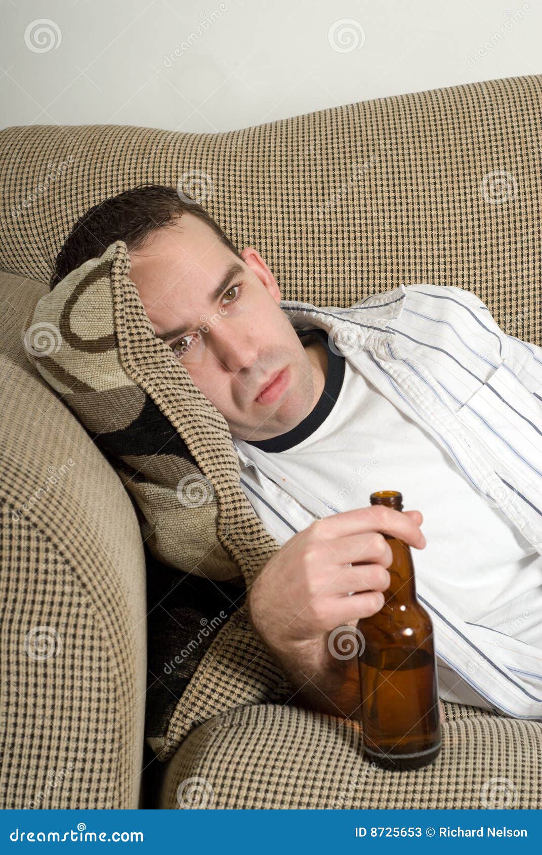 Hombre borracho imagen de archivo. Imagen de mirando, individuo - 8725653
