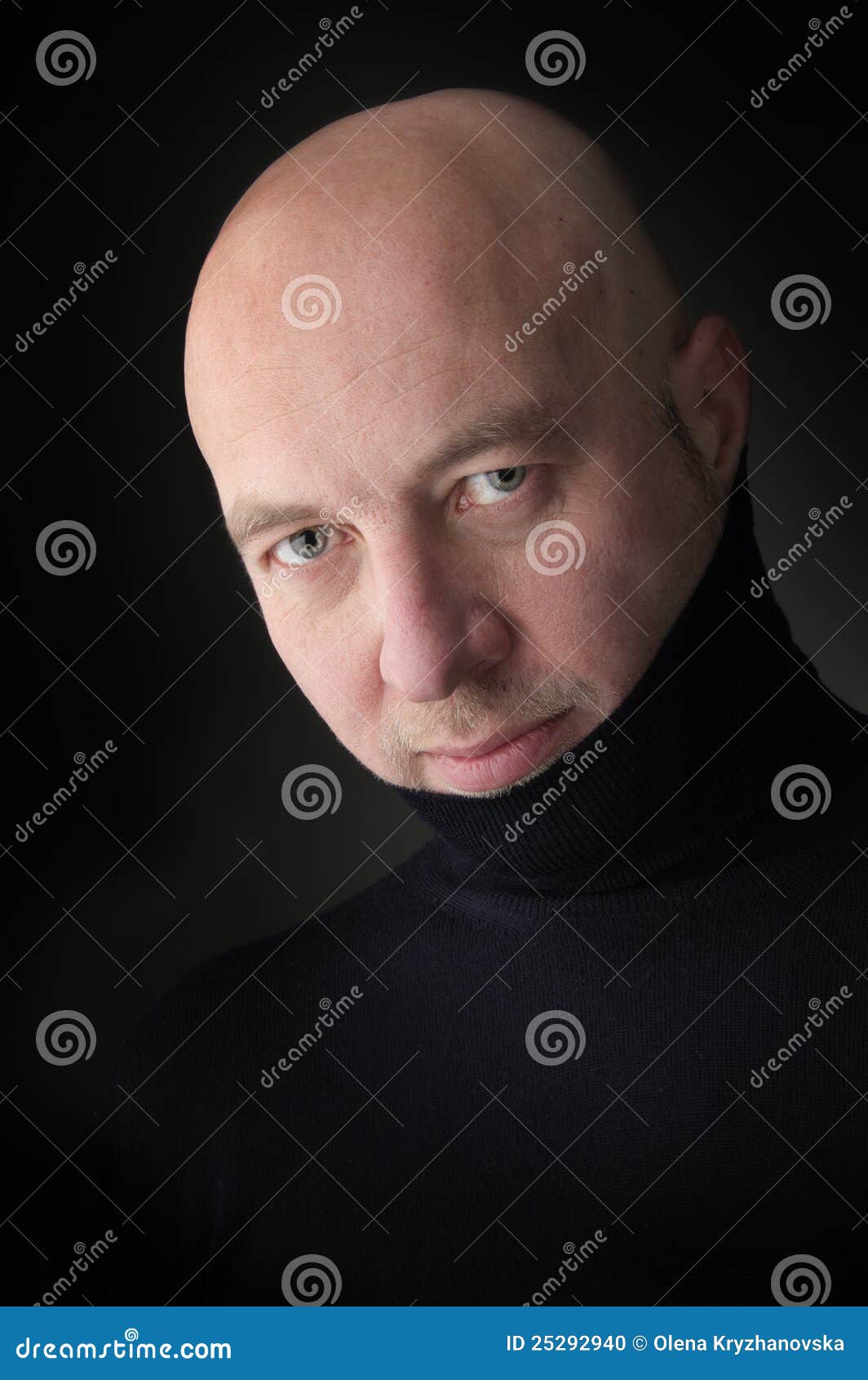 Hombre calvo foto de archivo. Imagen de vertical, pelo - 25292940