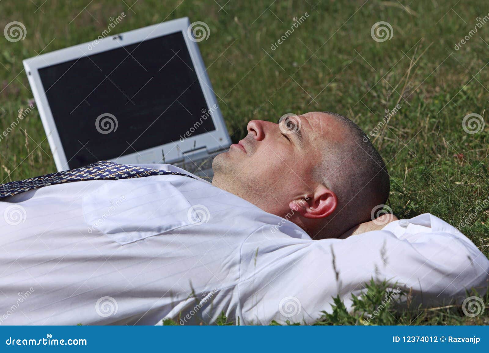 Hombre cansado foto de archivo. Imagen de gente, restaure - 12374012