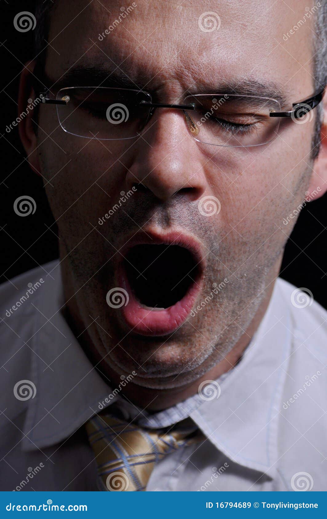 Hombre cansado imagen de archivo. Imagen de medio, negocios - 16794689